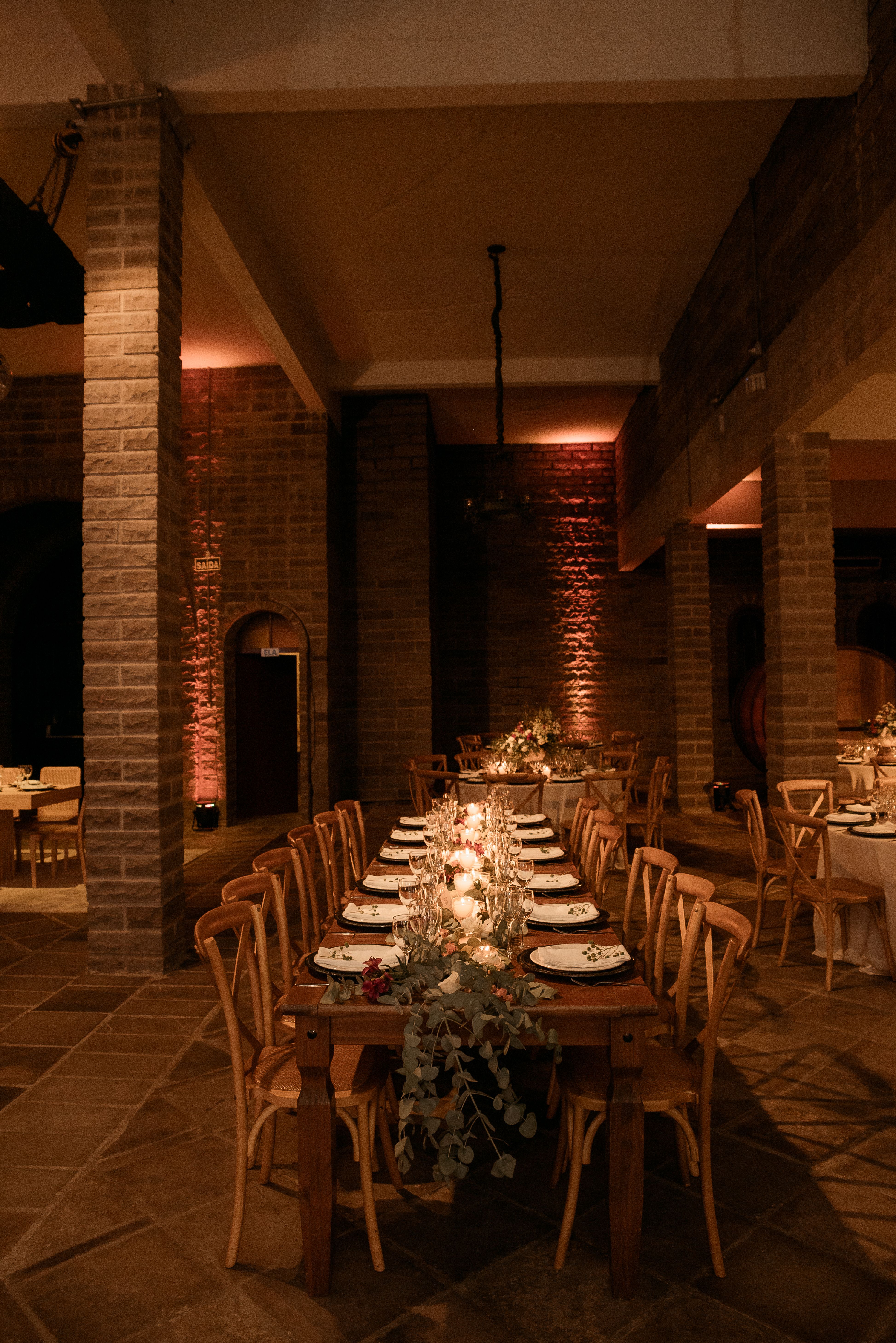 Table in Restaurant Hall · Free Stock Photo