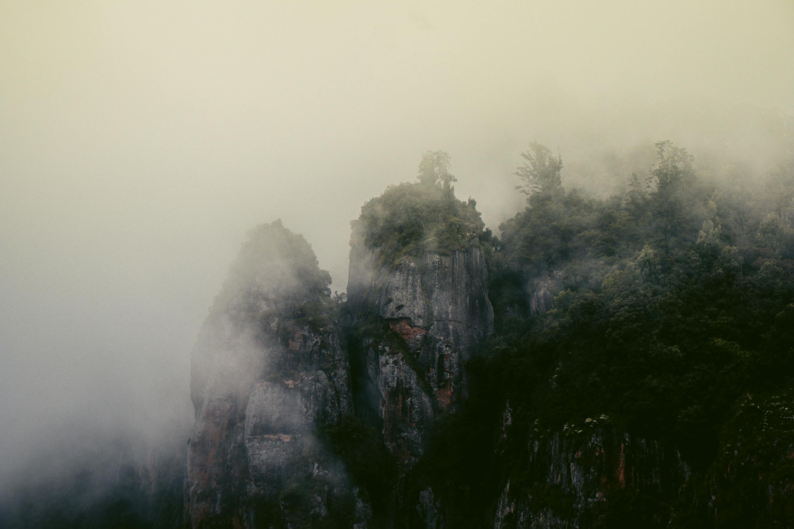 Cliffs in Fog · Free Stock Photo