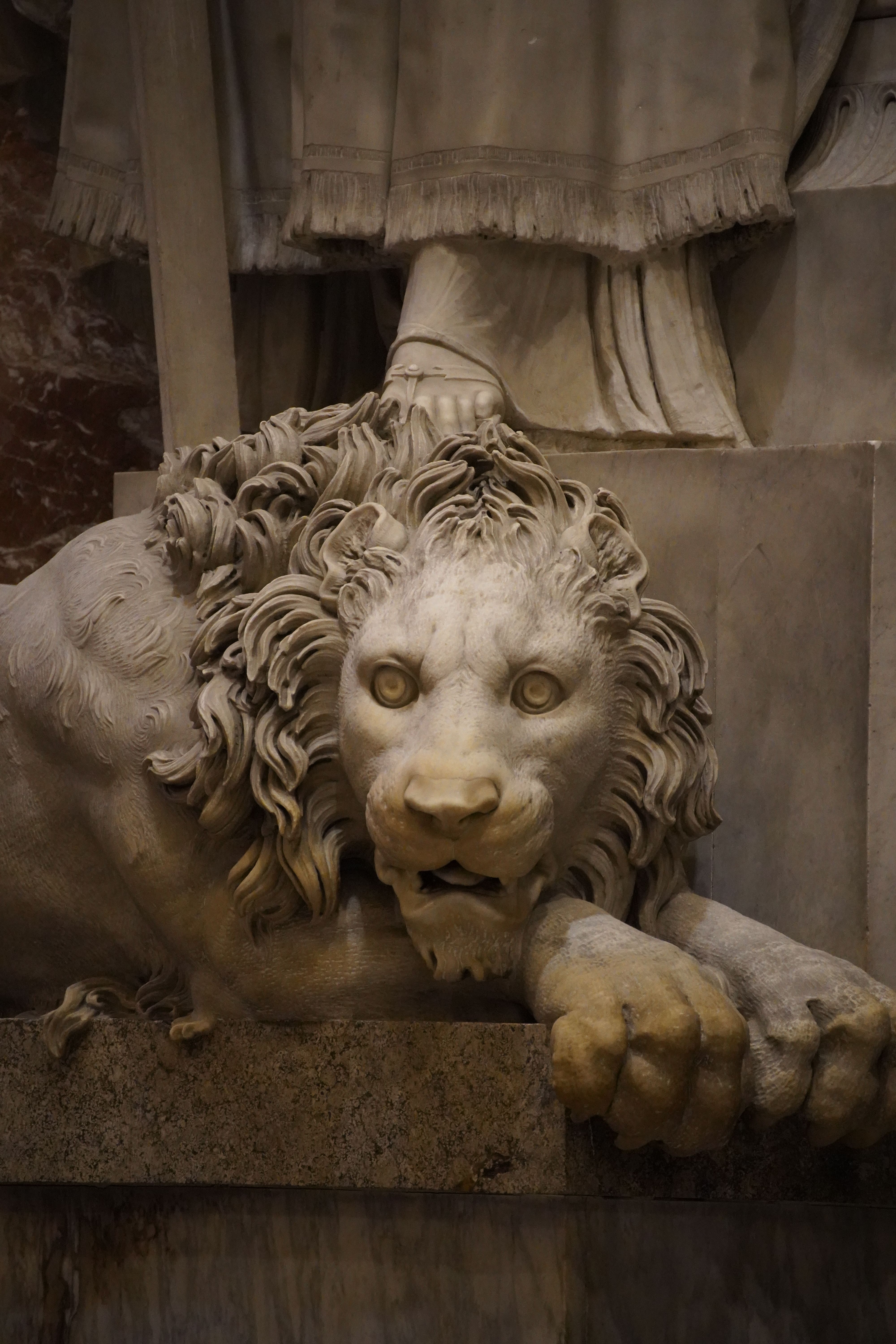 White Lion Statue · Free Stock Photo