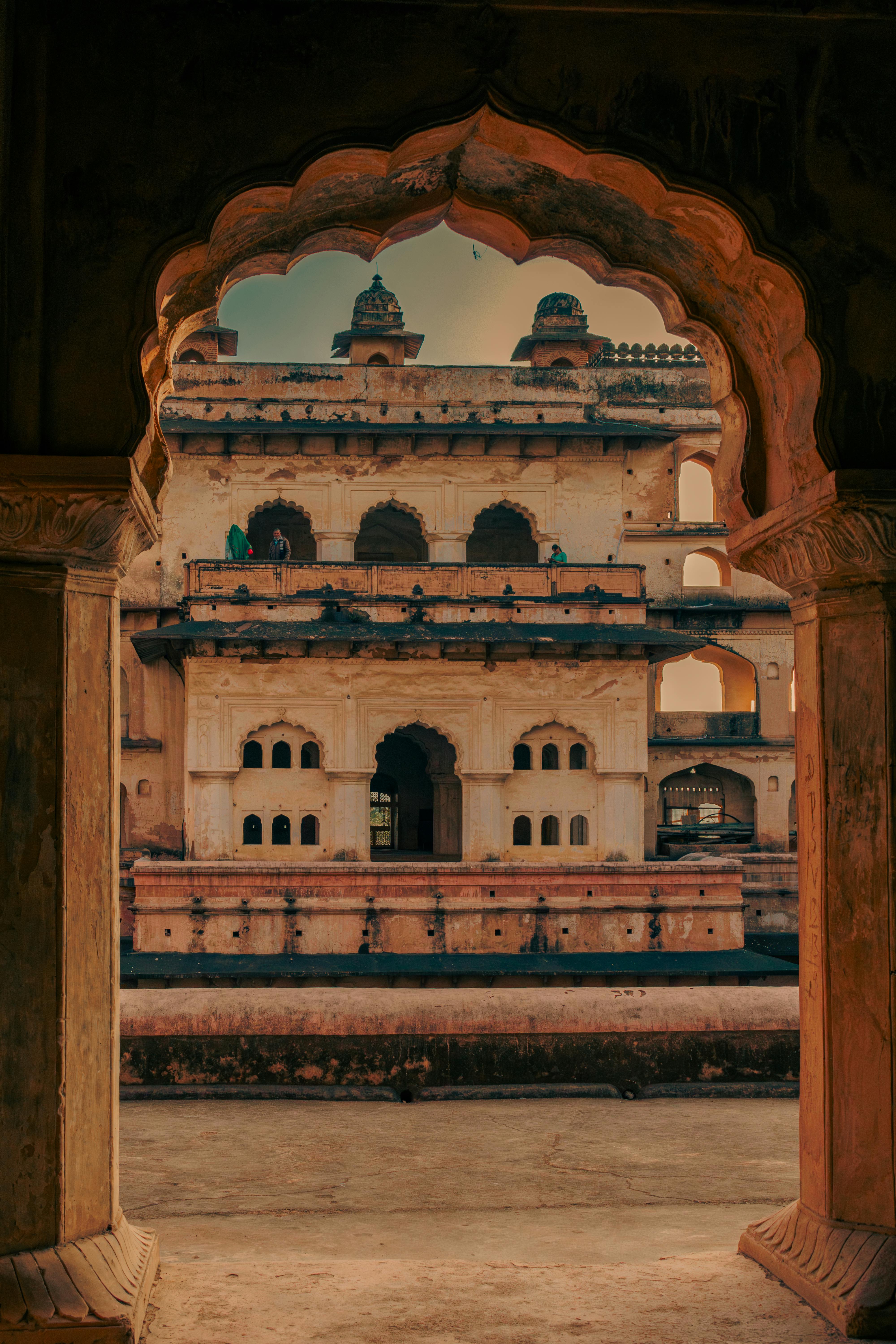 Entrance to the Courtyard of Raja Mahal · Free Stock Photo
