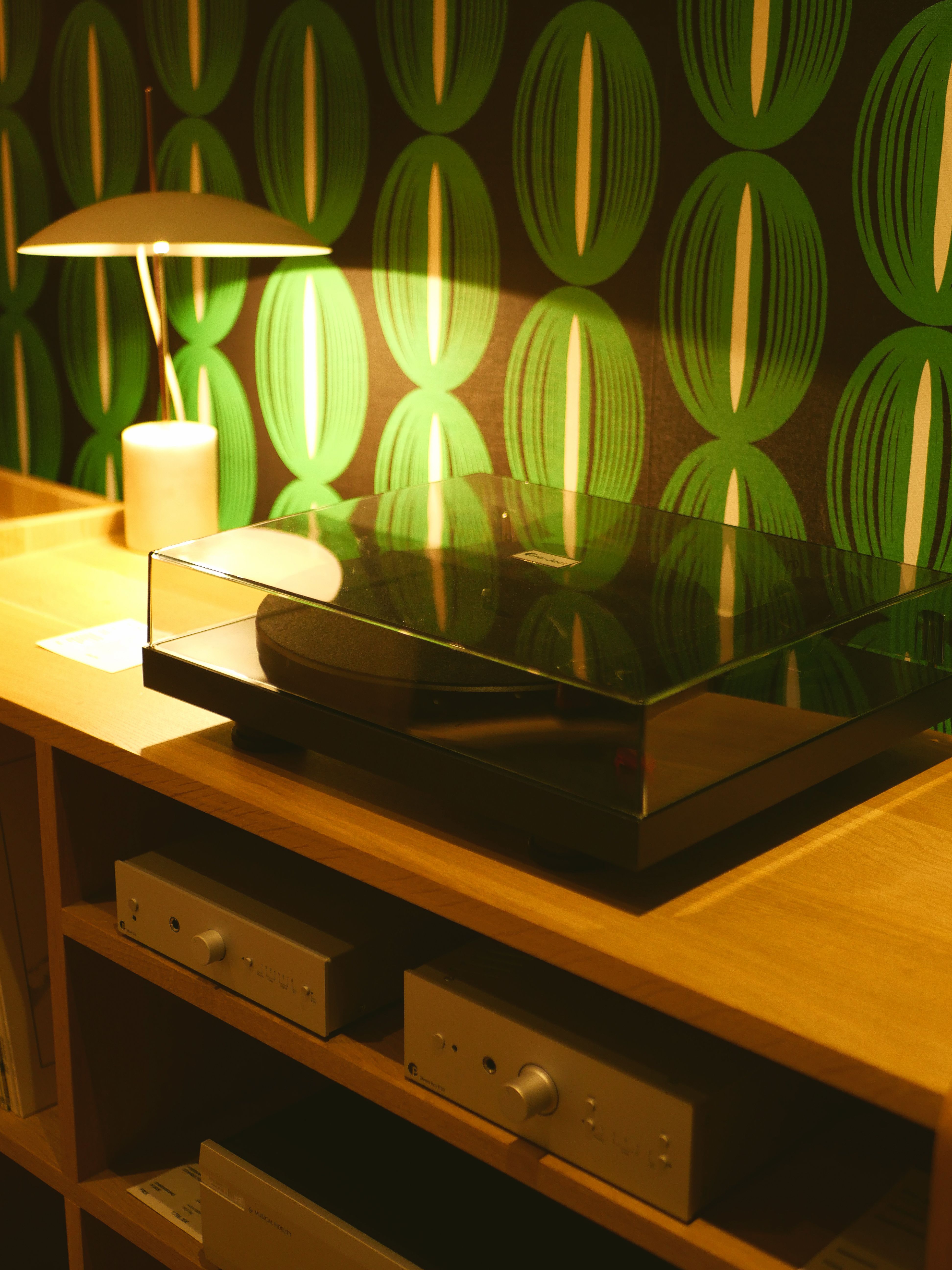 A Turntable Standing on a Shelf next to an Electric Lamp · Free Stock Photo