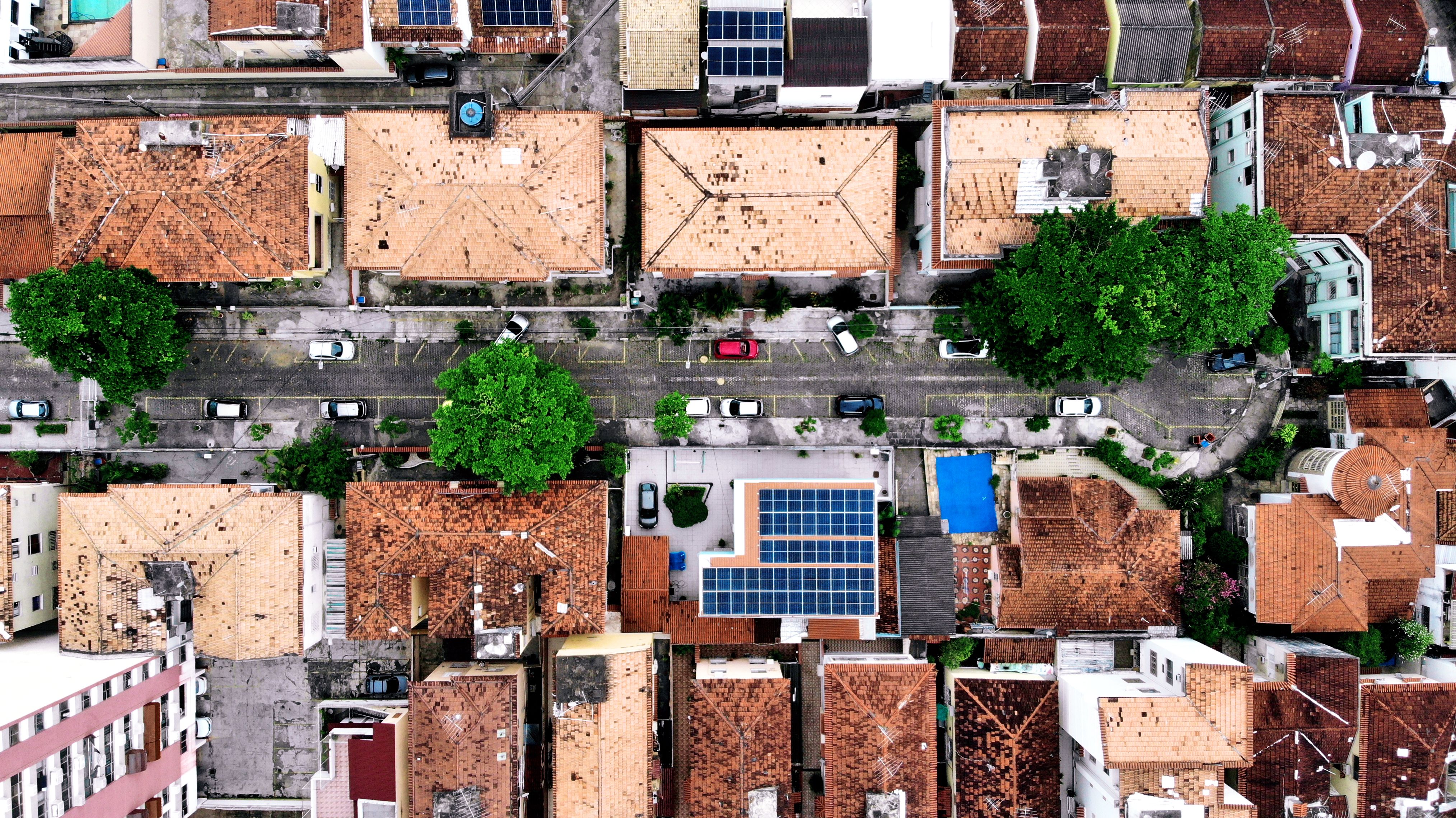 Street Between Houses in City · Free Stock Photo