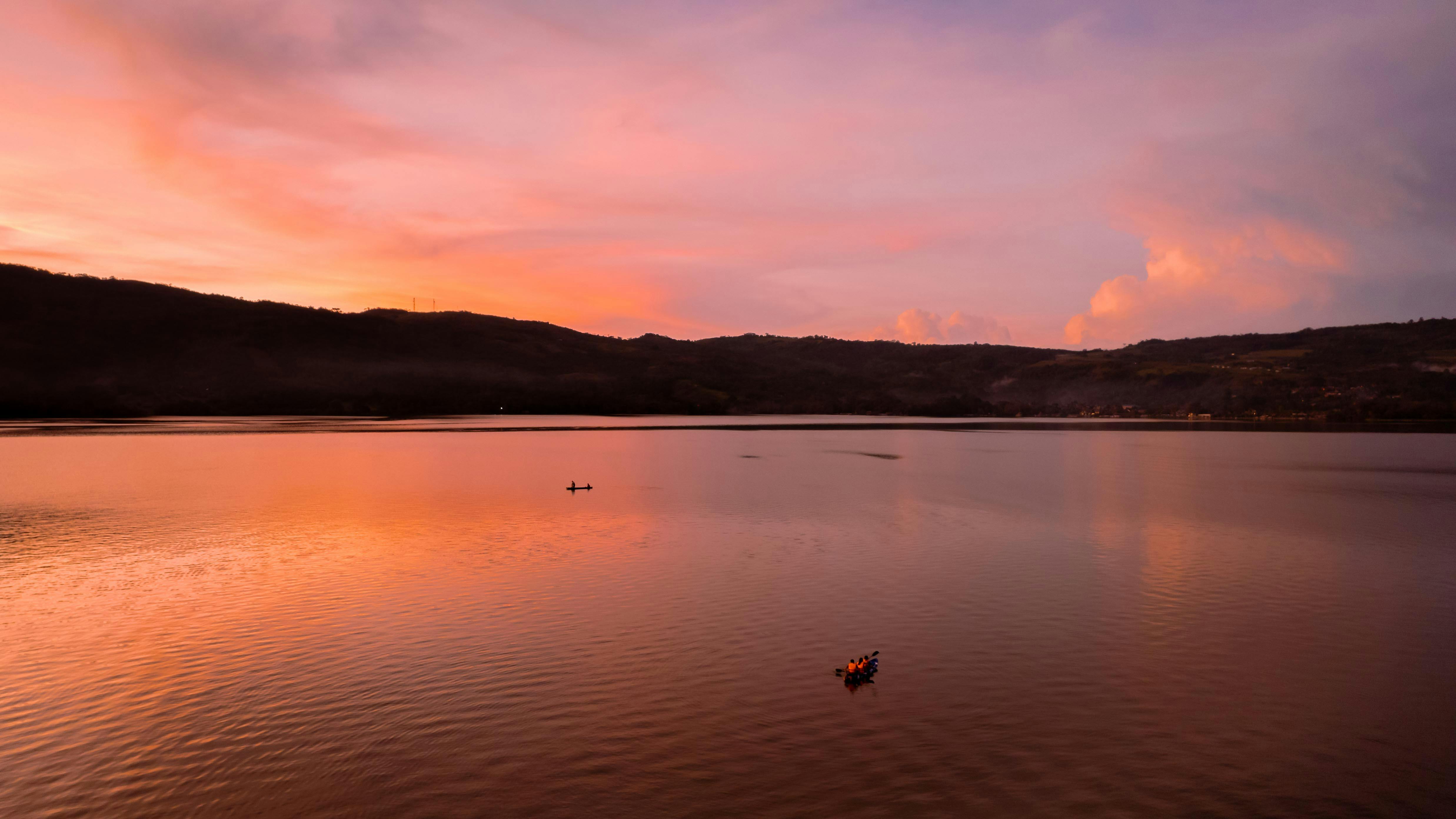 Calm Lagoon at Dusk · Free Stock Photo