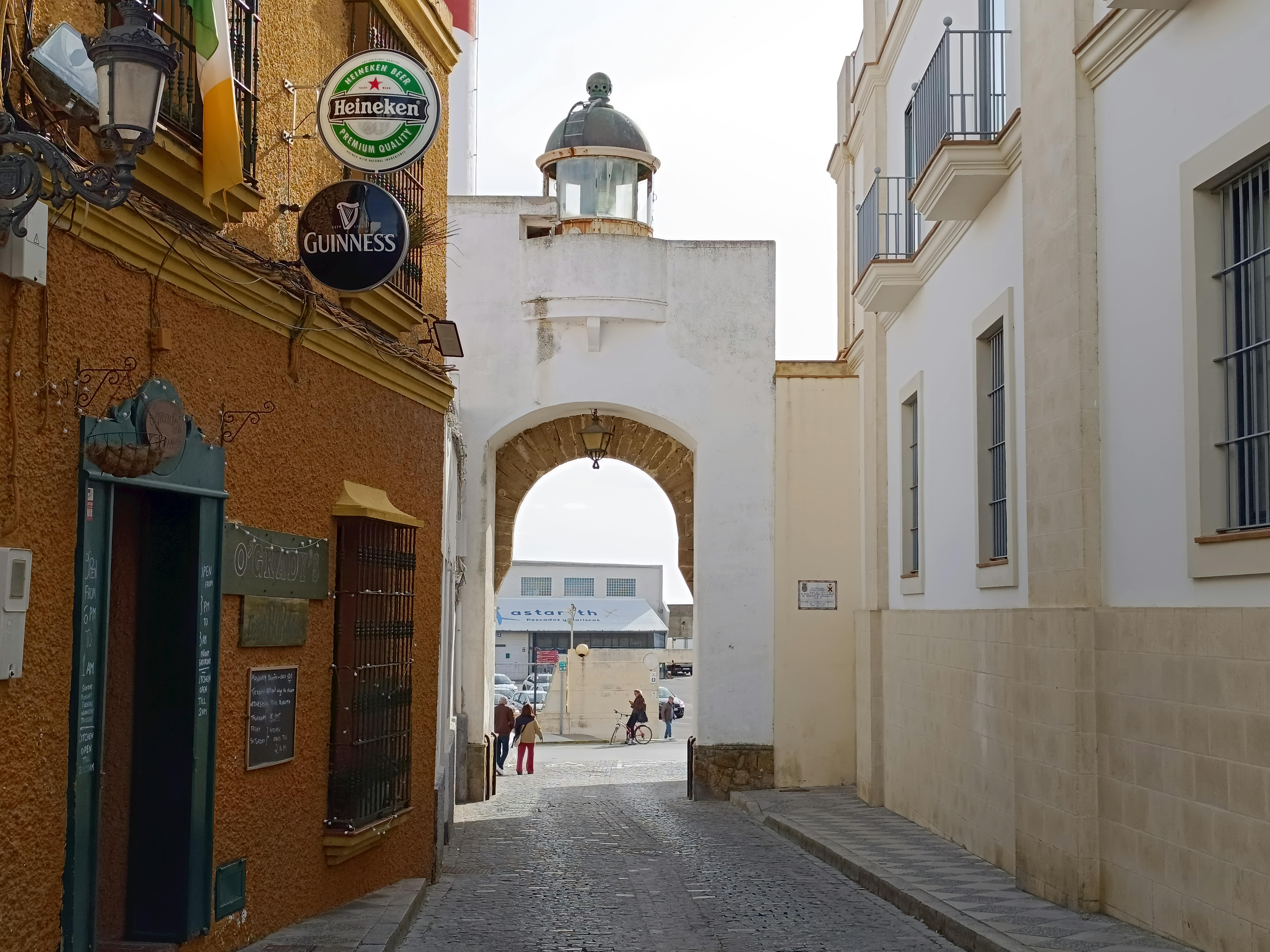 Postigo del Aceite Gate in Seville · Free Stock Photo