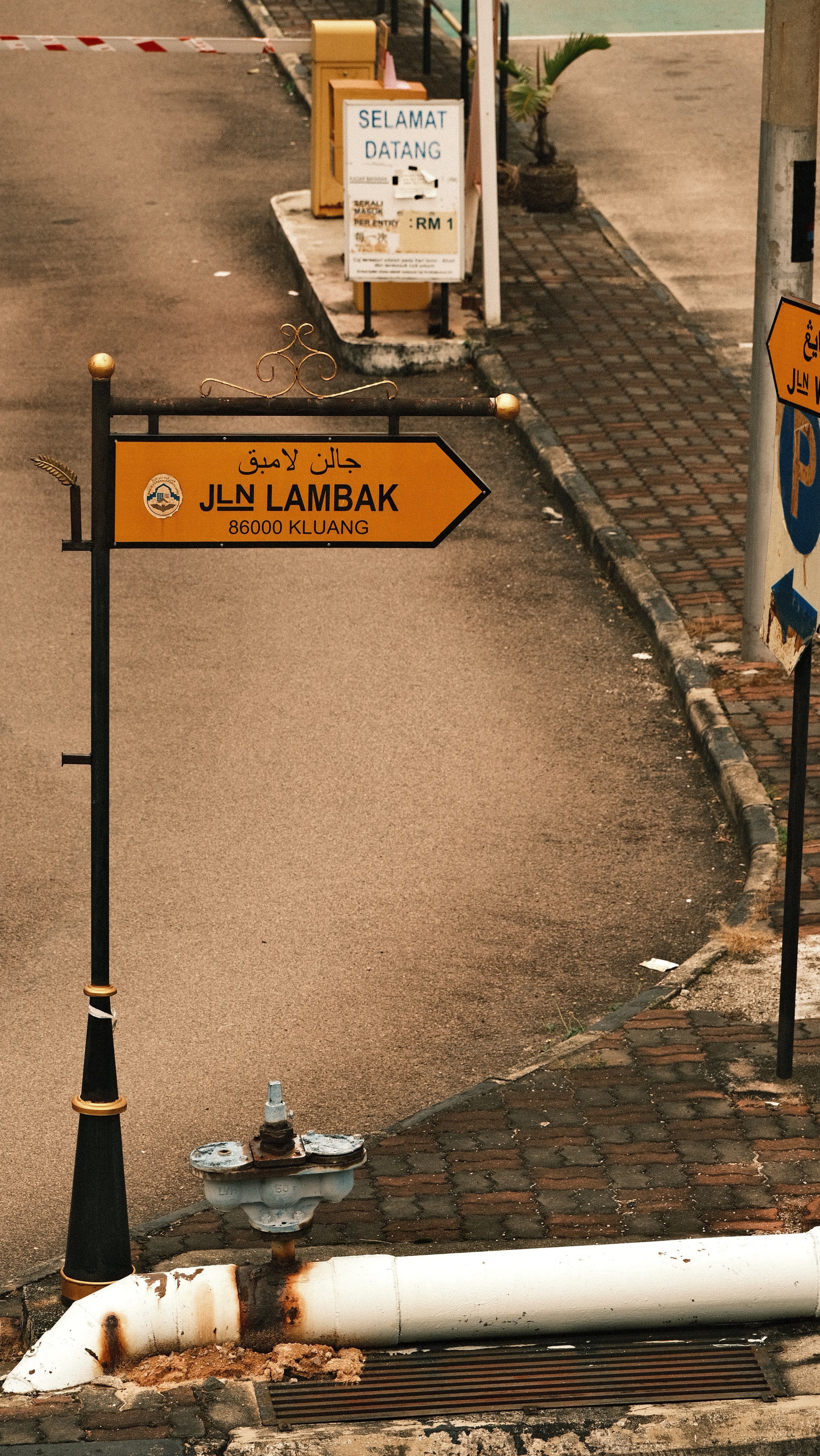 Signage Jalan Photos, Download The BEST Free Signage Jalan Stock Photos ...