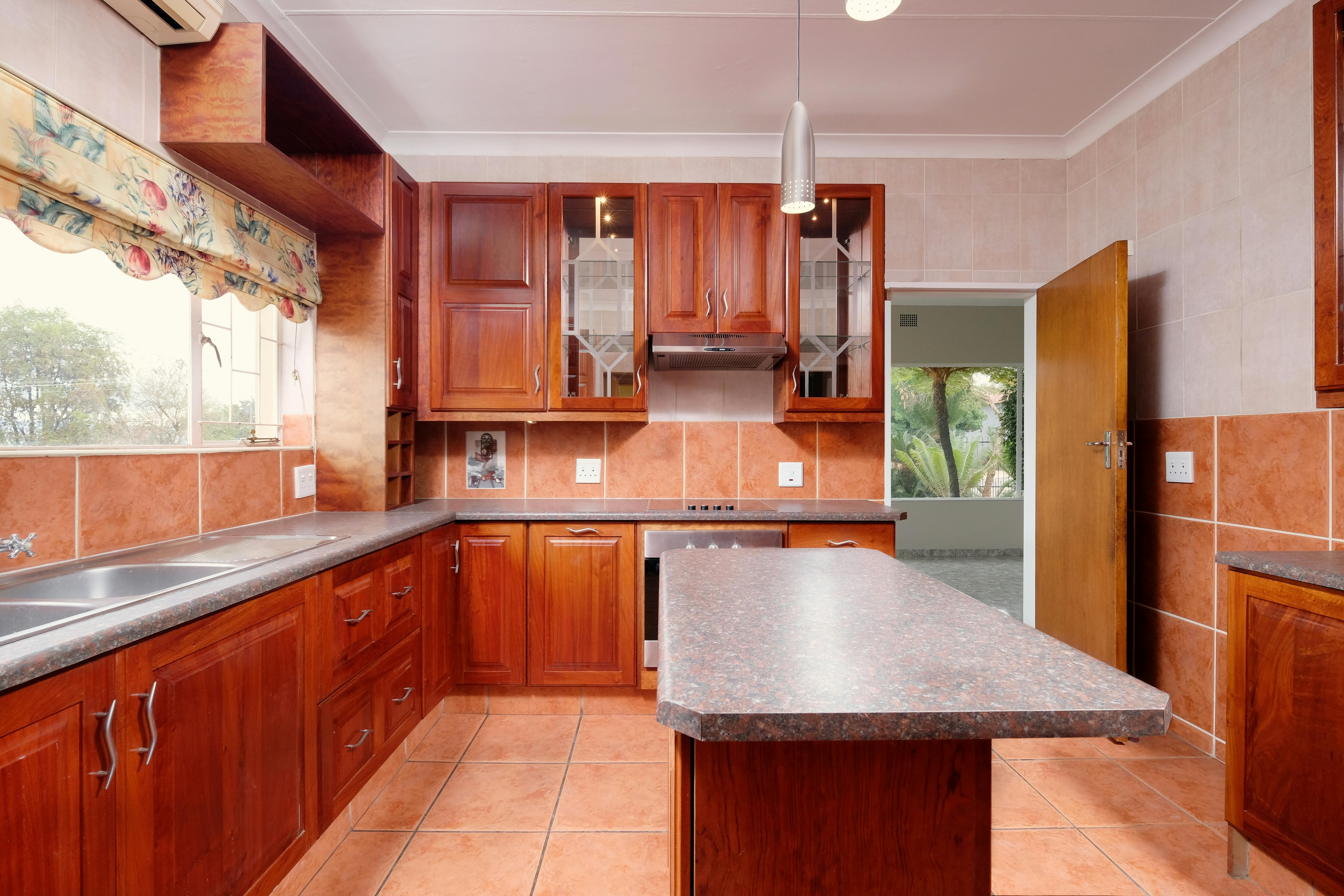 Interior of a Kitchen · Free Stock Photo