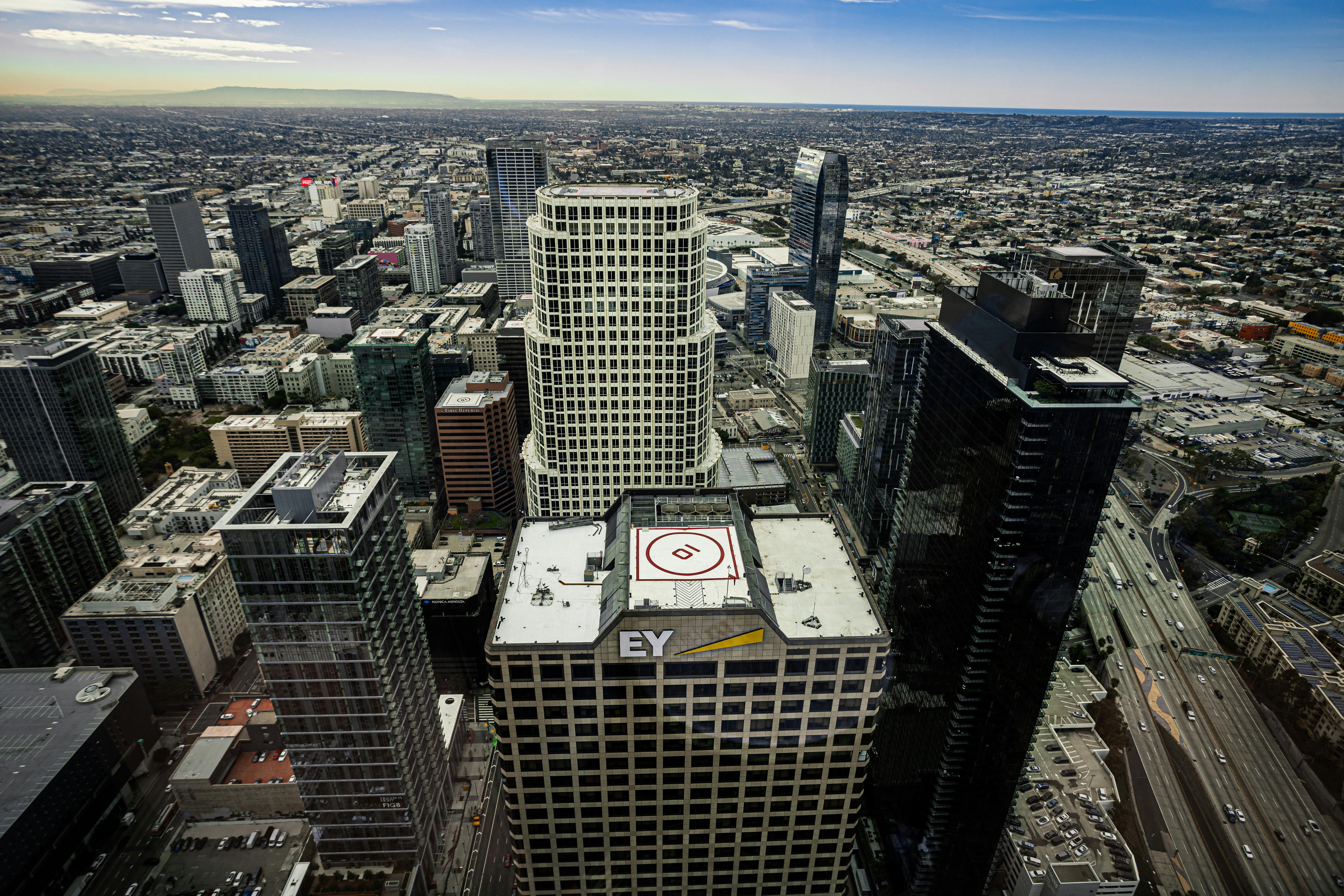 Helipad on Skyscraper Rooftop · Free Stock Photo