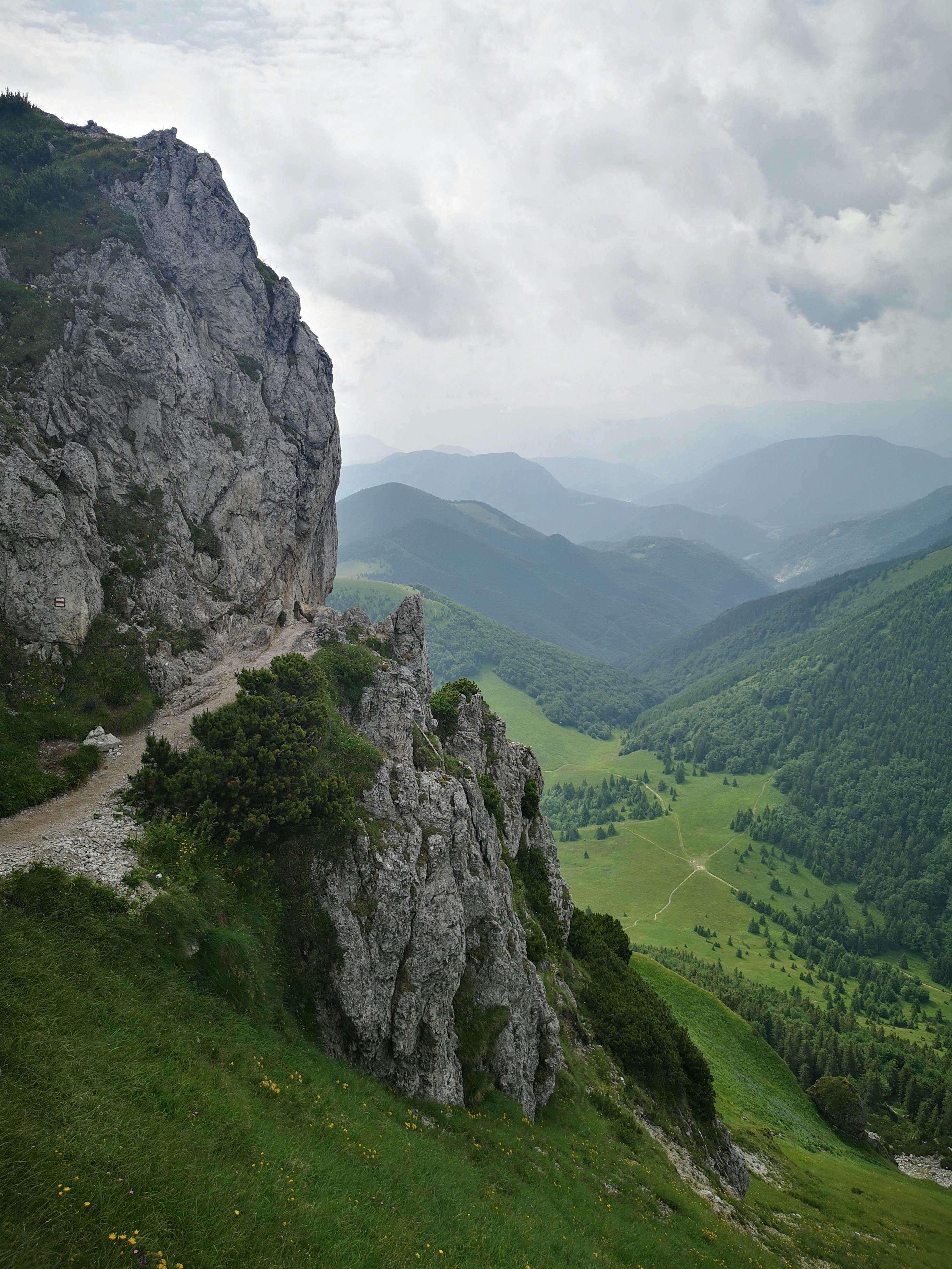 Cliffside in Mountains · Free Stock Photo