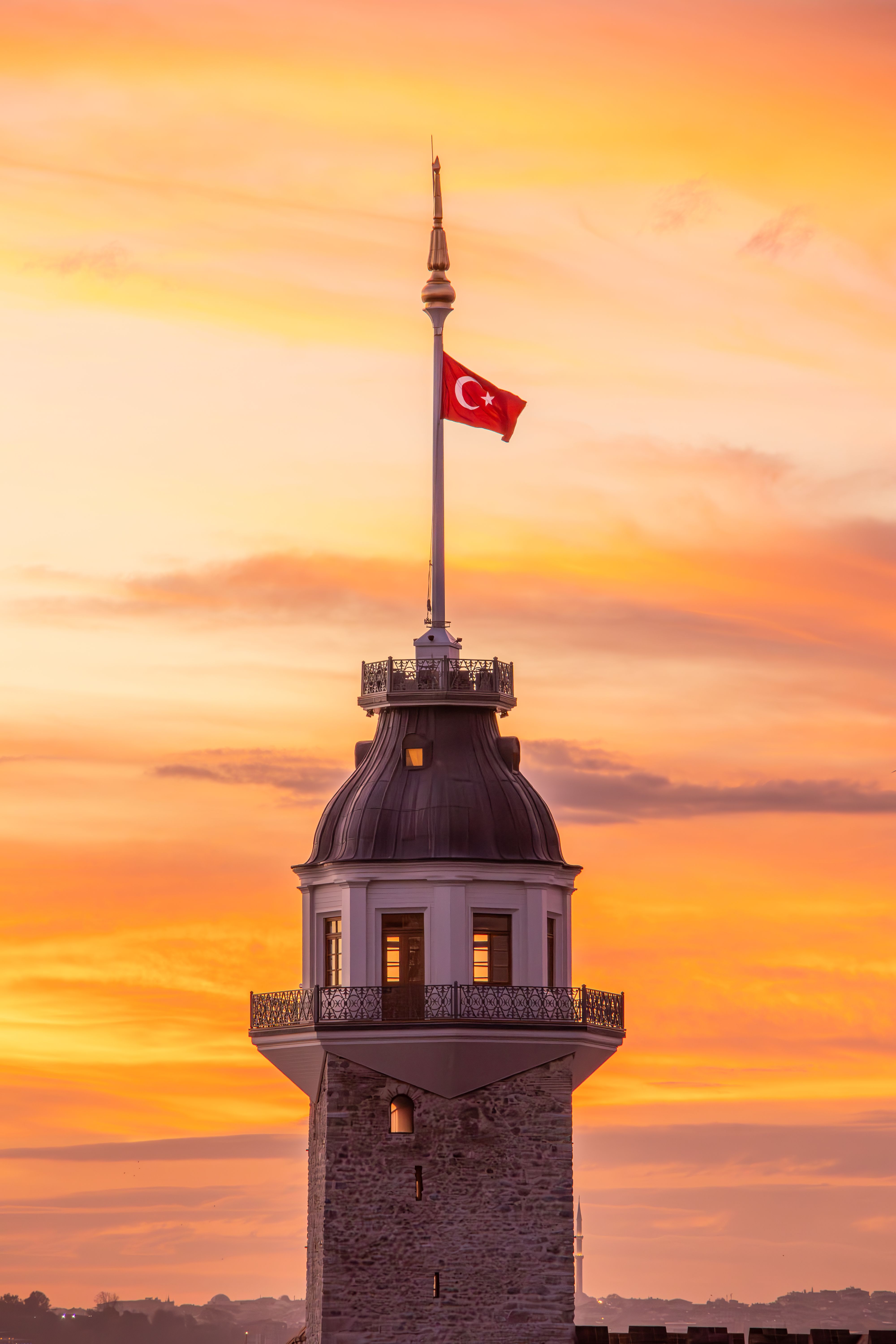Maidens Tower at Golden Hour · Free Stock Photo