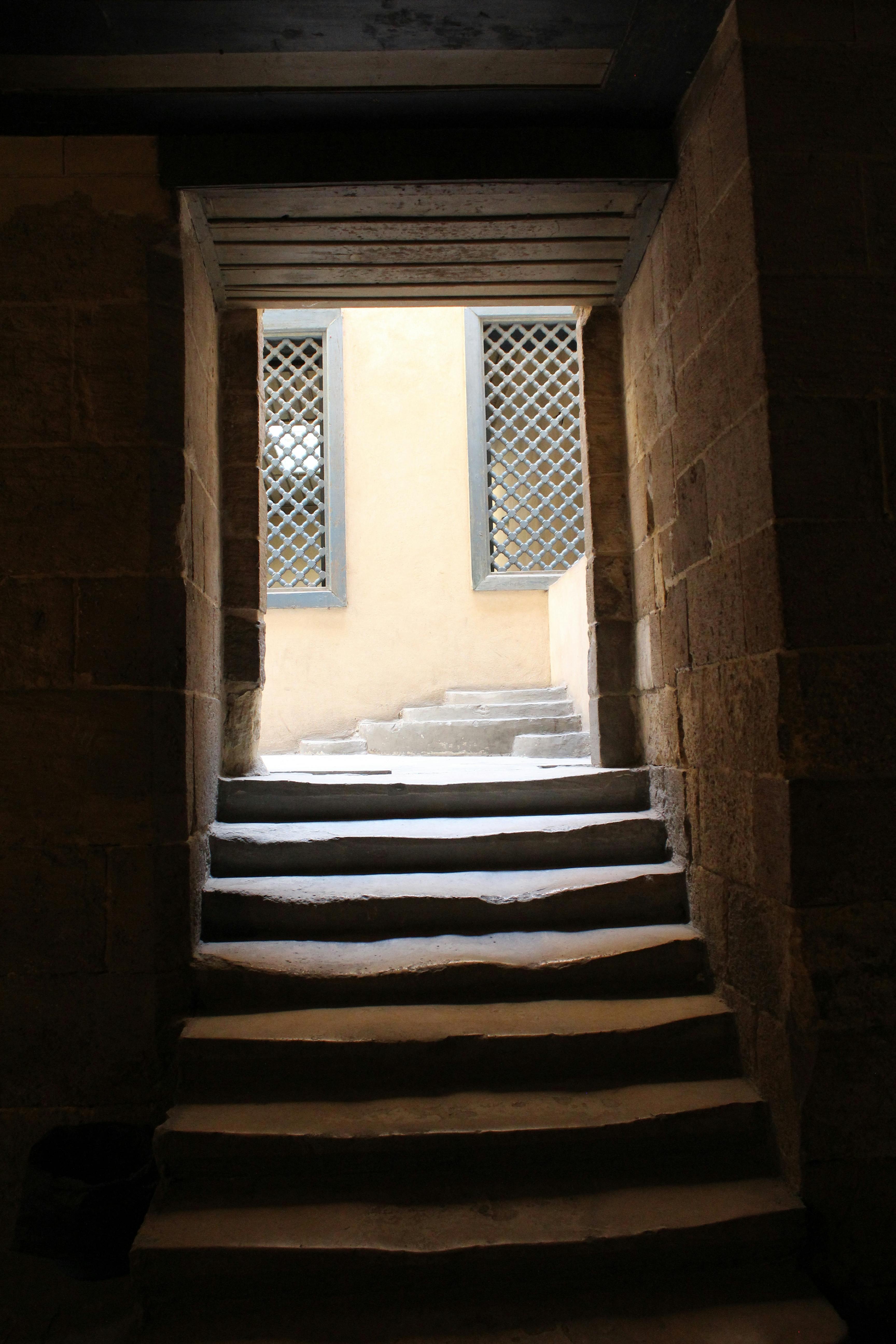 Building Wall behind Stairs · Free Stock Photo