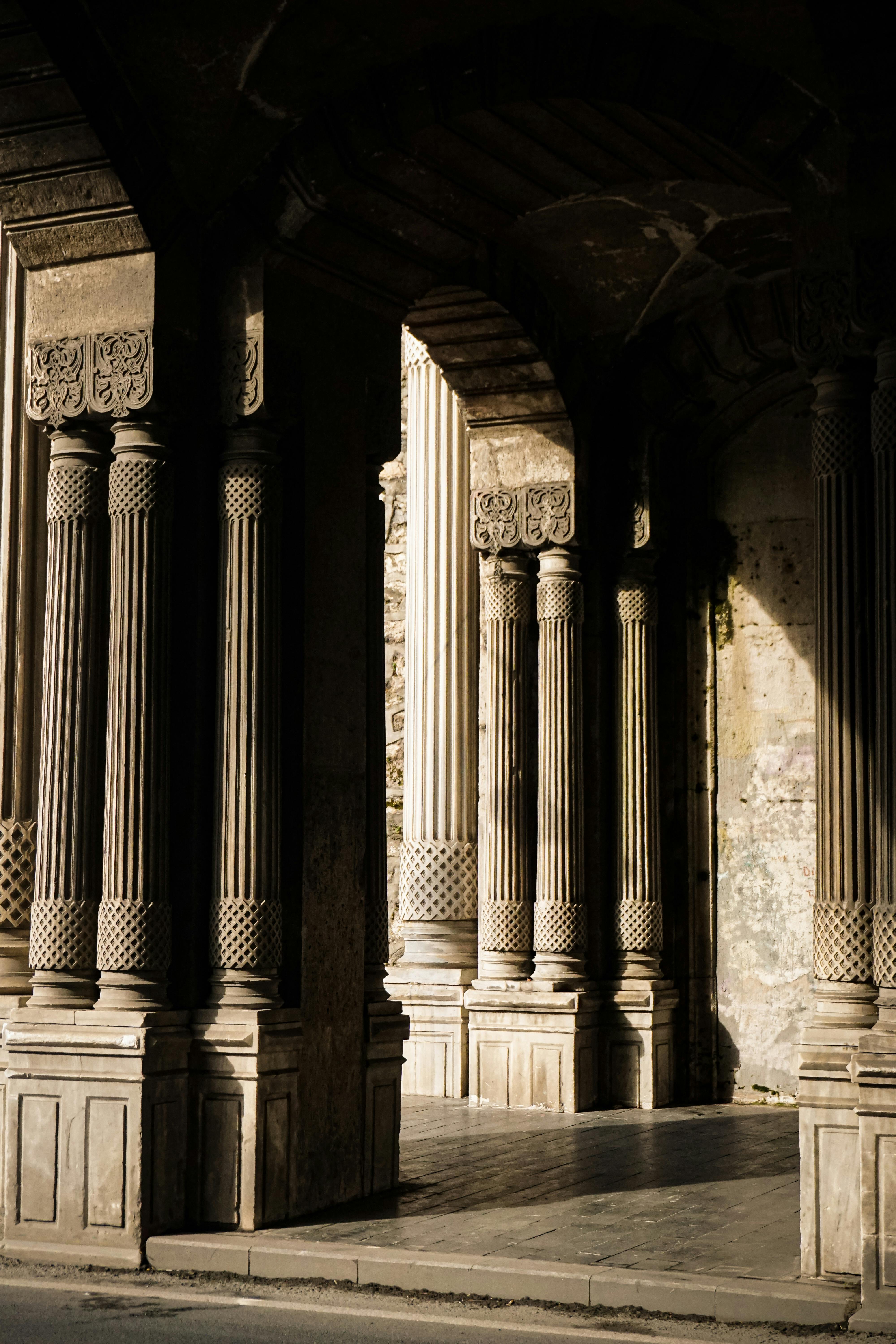 White Classical Vault · Free Stock Photo