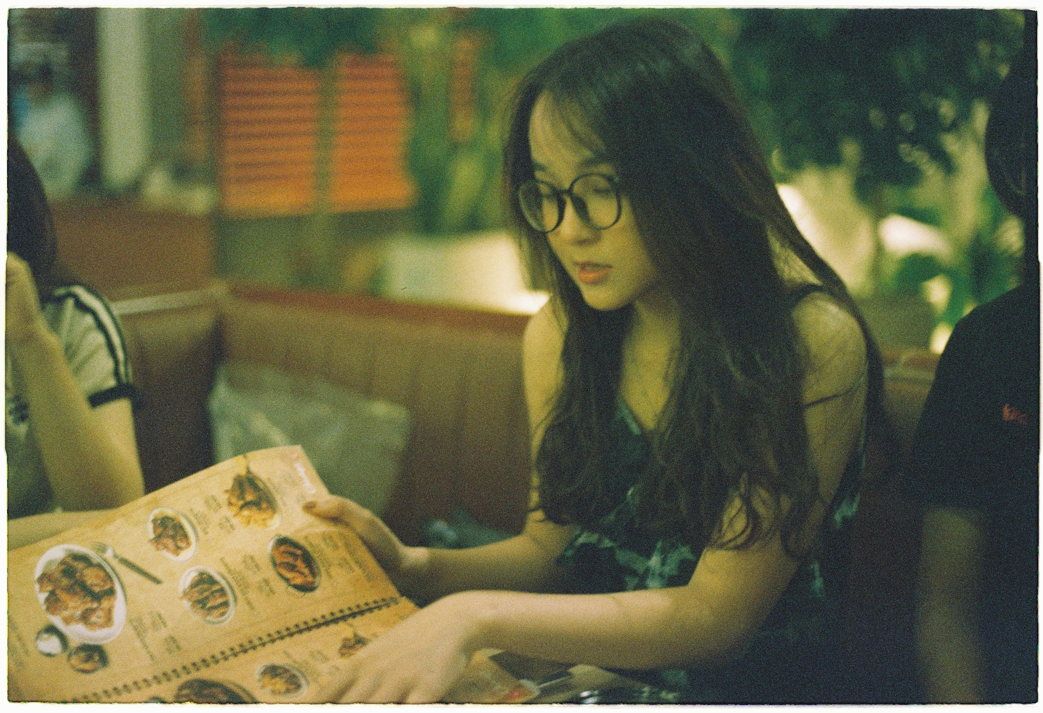 Customer Browsing A Menu Photos, Download The BEST Free Customer ...