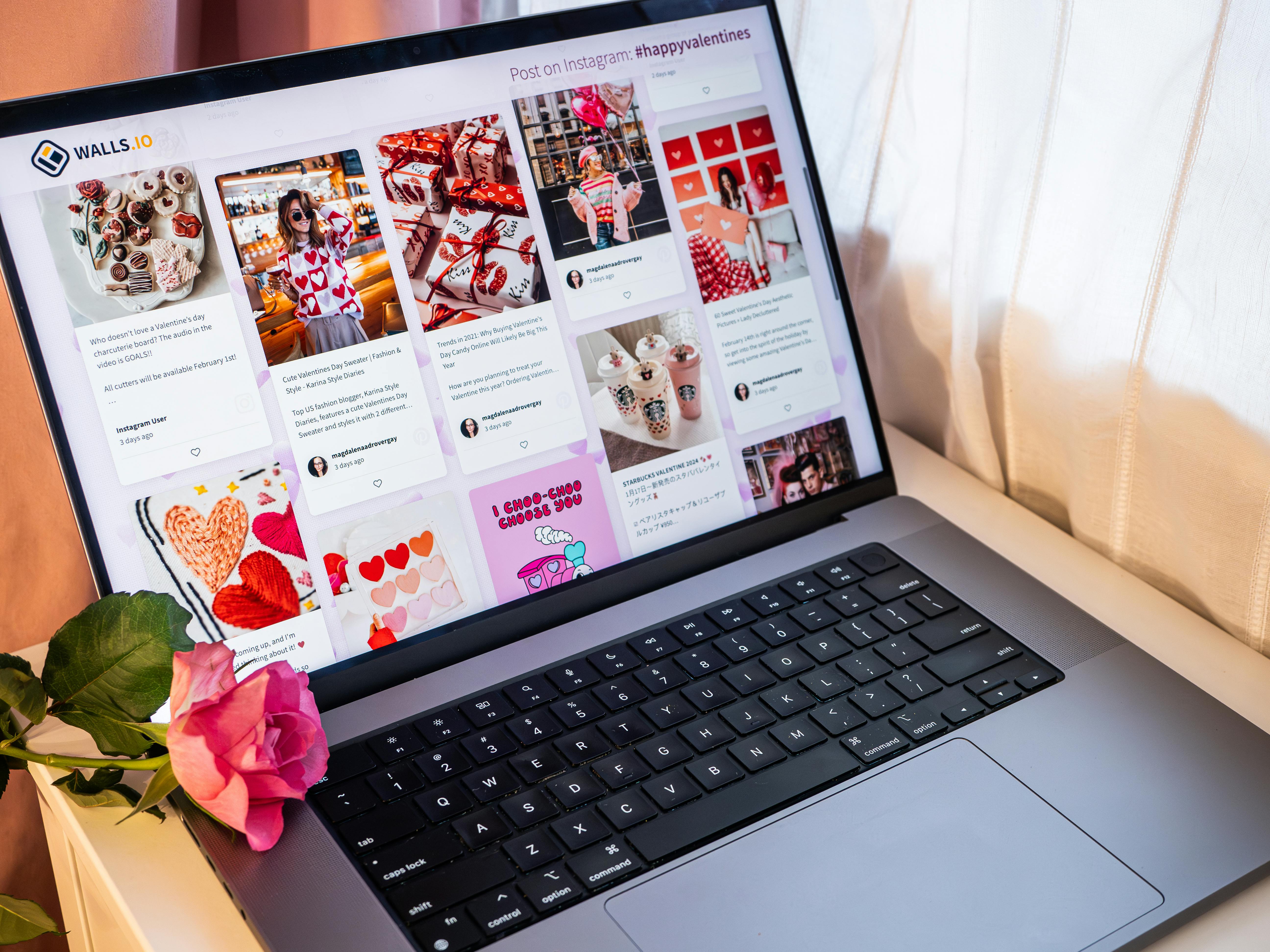 Pink Rose on the Laptop · Free Stock Photo