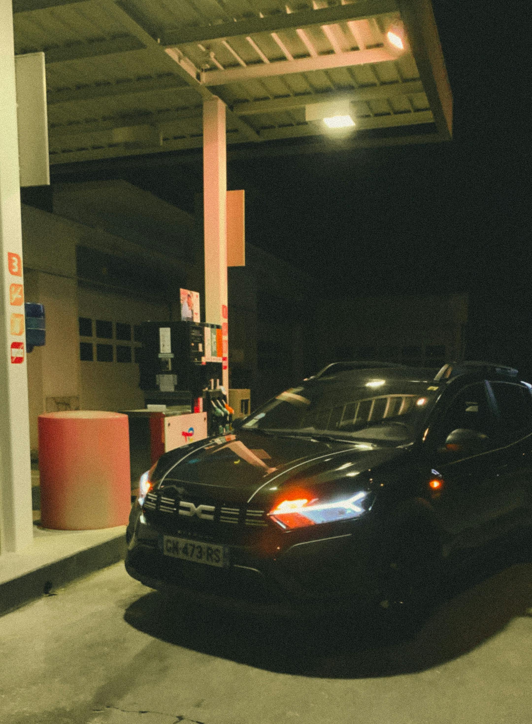 Car At Night Photos, Download The BEST Free Car At Night Stock Photos ...