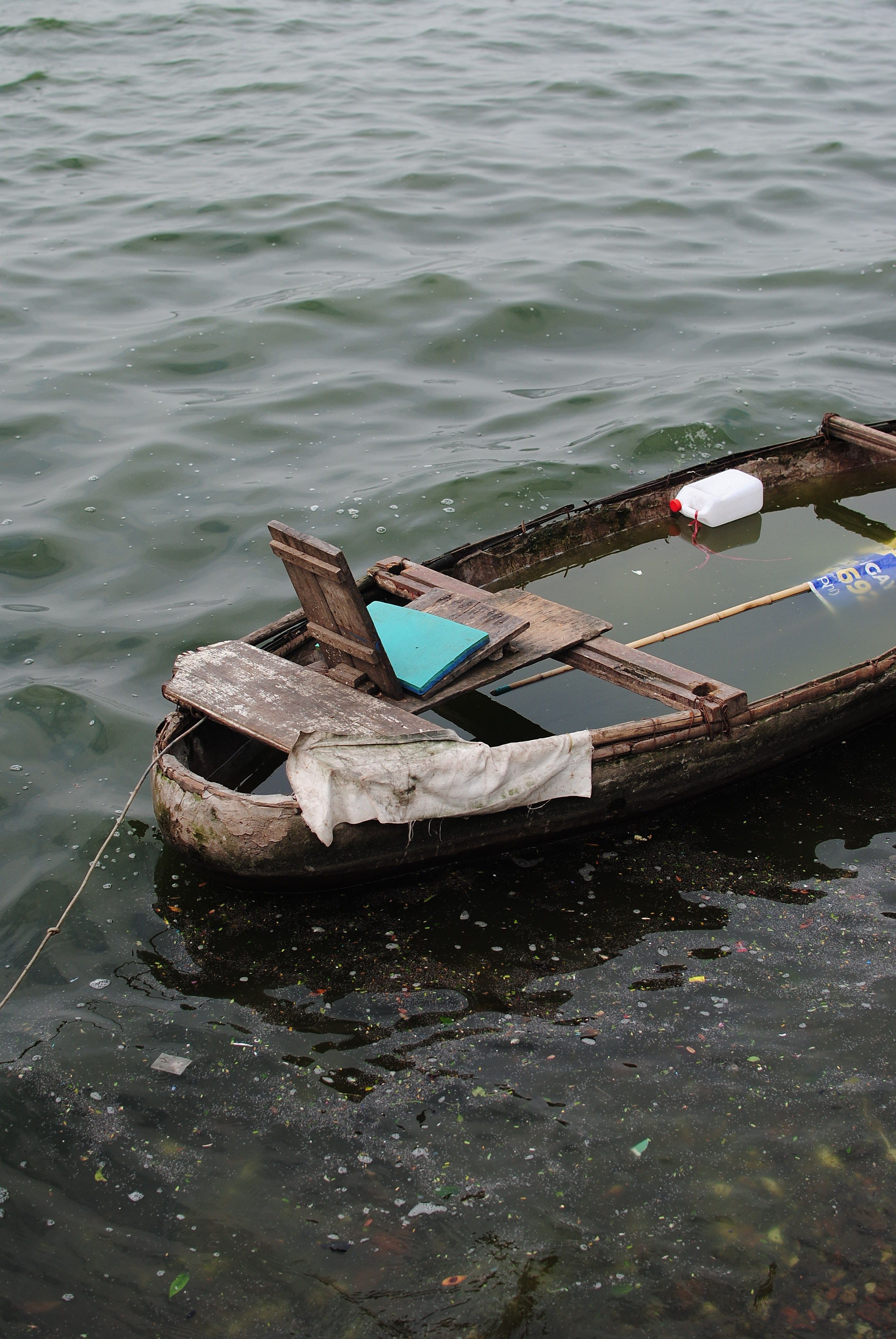 Brown Canoe on Calm Body of Water · Free Stock Photo