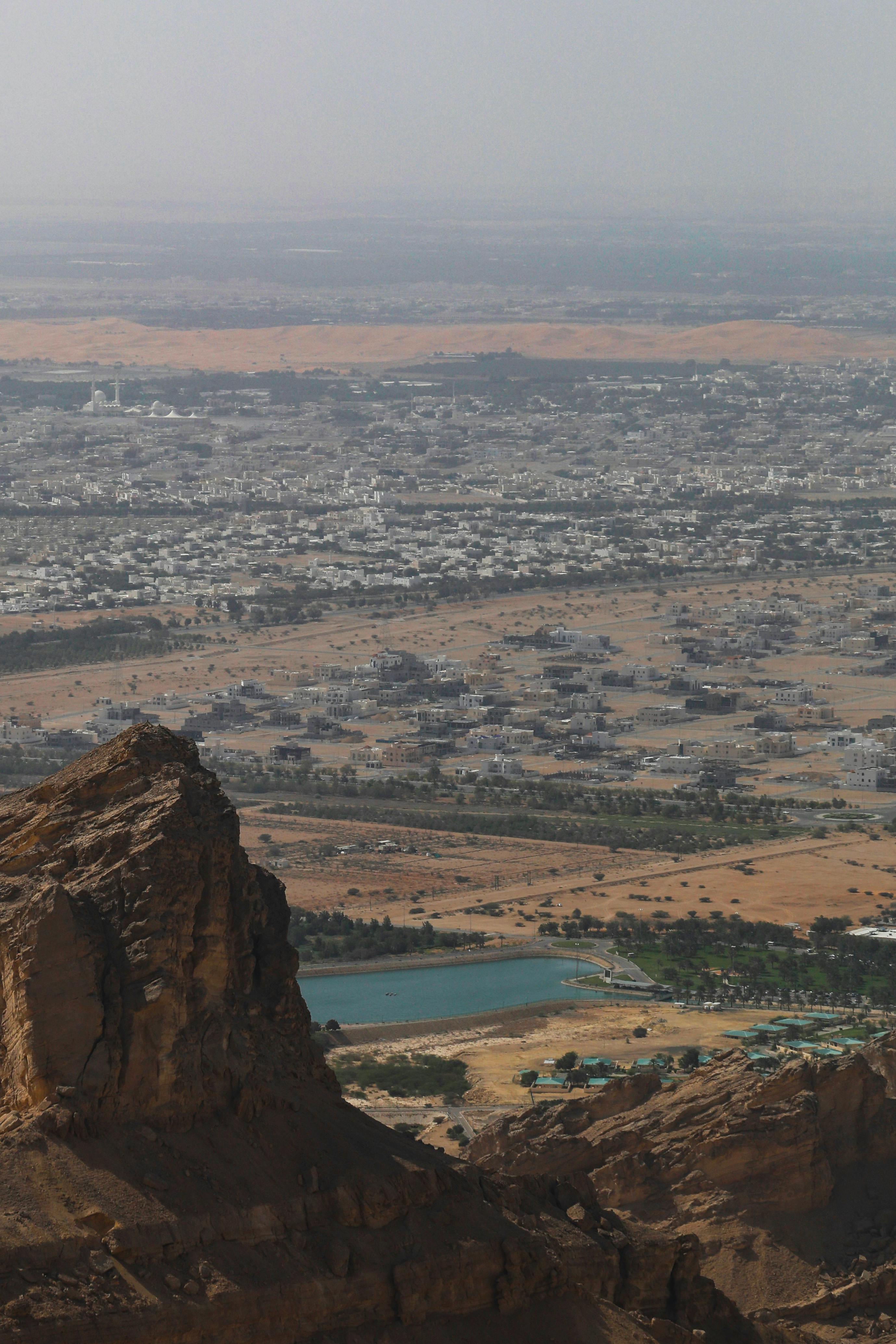 City on Plains behind Mountain · Free Stock Photo