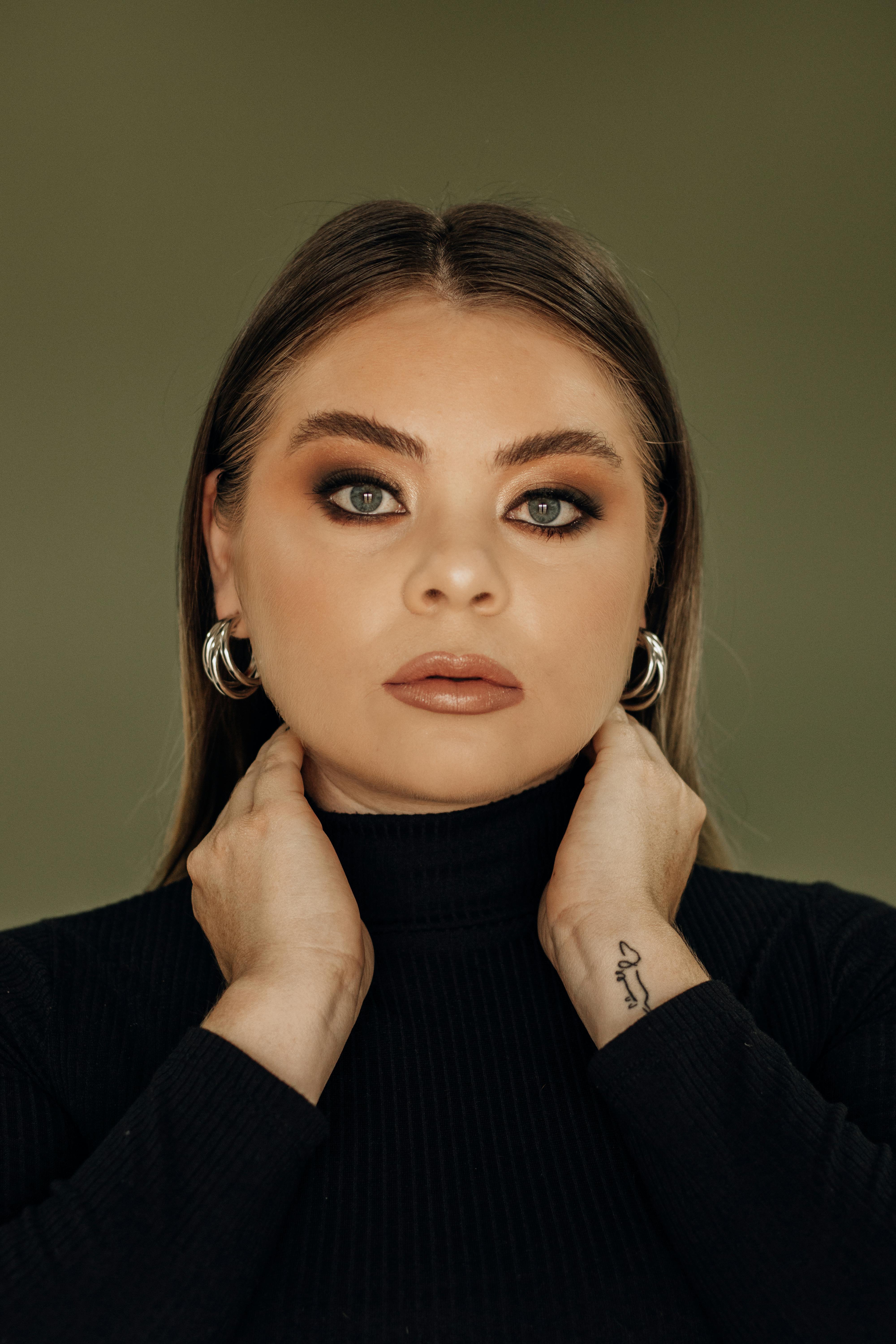 Necked Woman Photos, Download The BEST Free Necked Woman Stock Photos ...