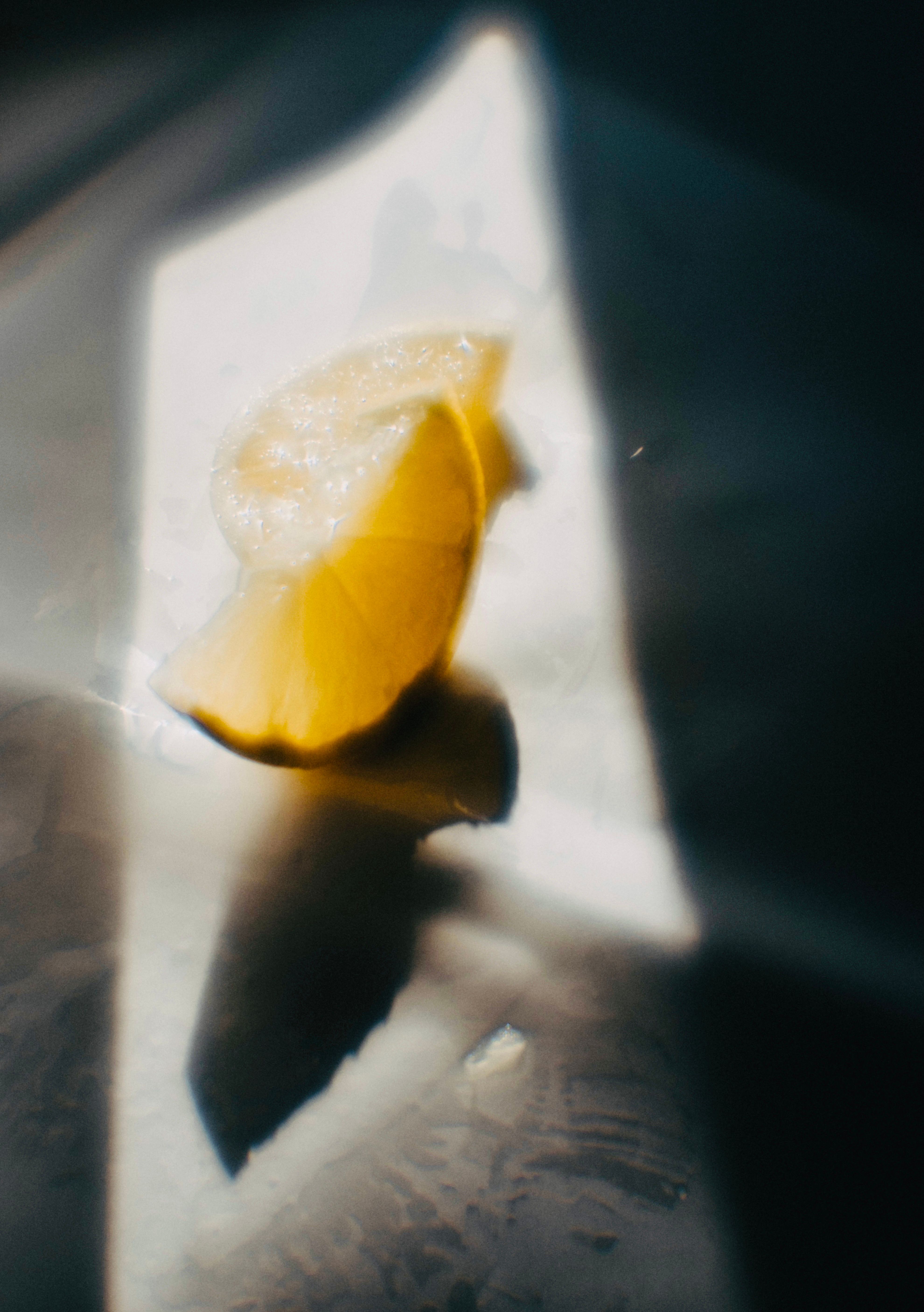 Lemon in Sunlight · Free Stock Photo
