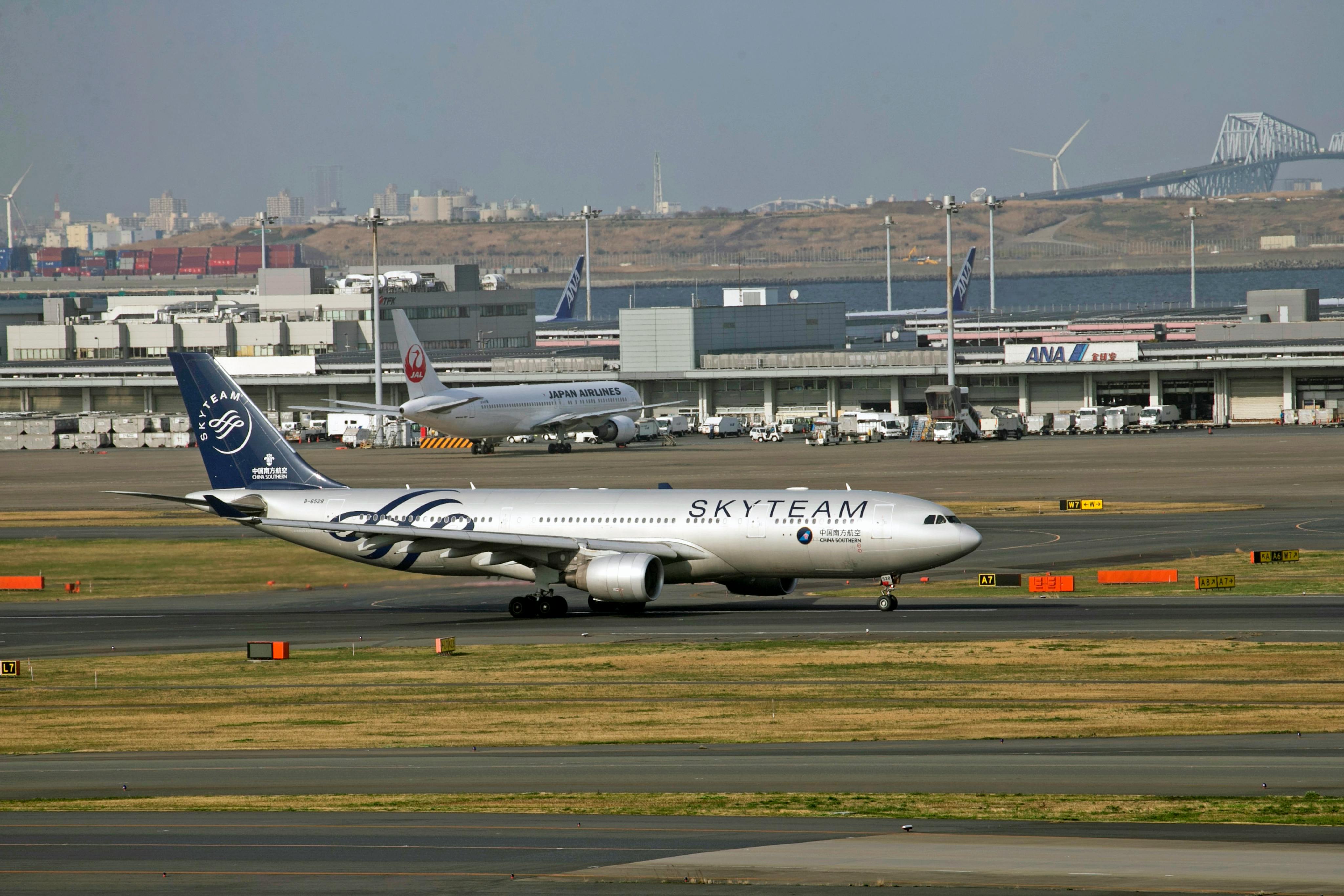 Airplane Final Boarding Photos, Download The BEST Free Airplane Final ...