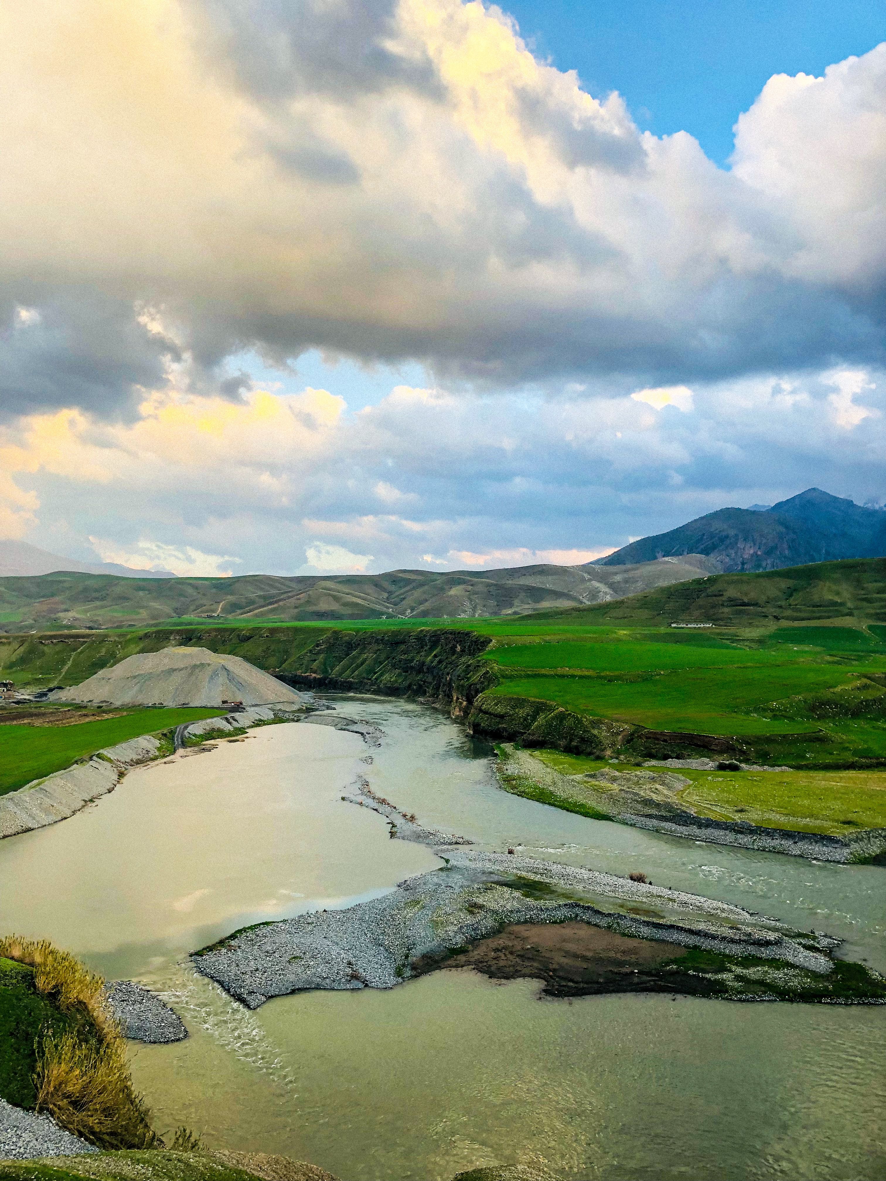 Cloud over River · Free Stock Photo