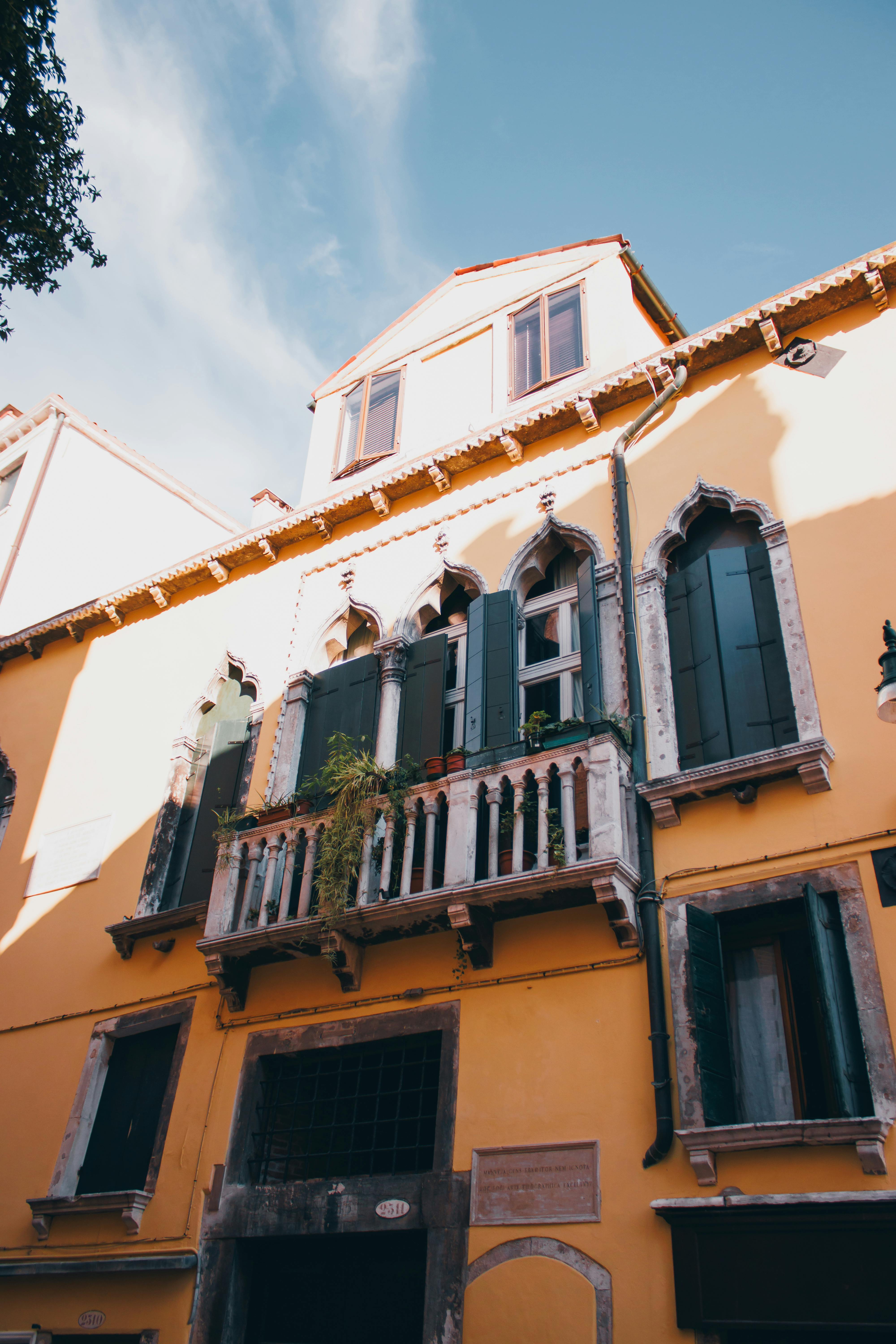 Traditional Tenement in Sunlight in Venice · Free Stock Photo