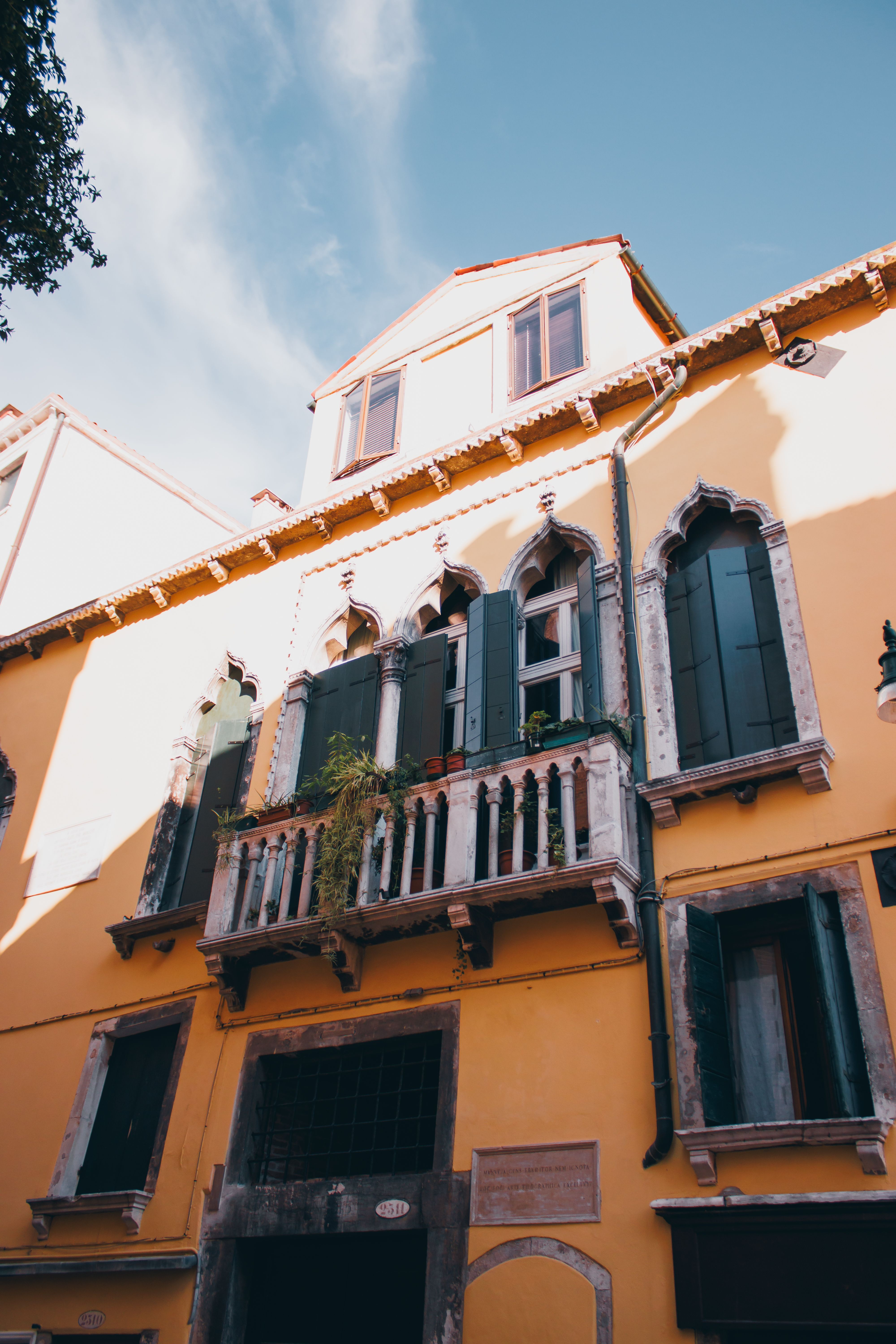 Traditional Tenement in Sunlight in Venice · Free Stock Photo