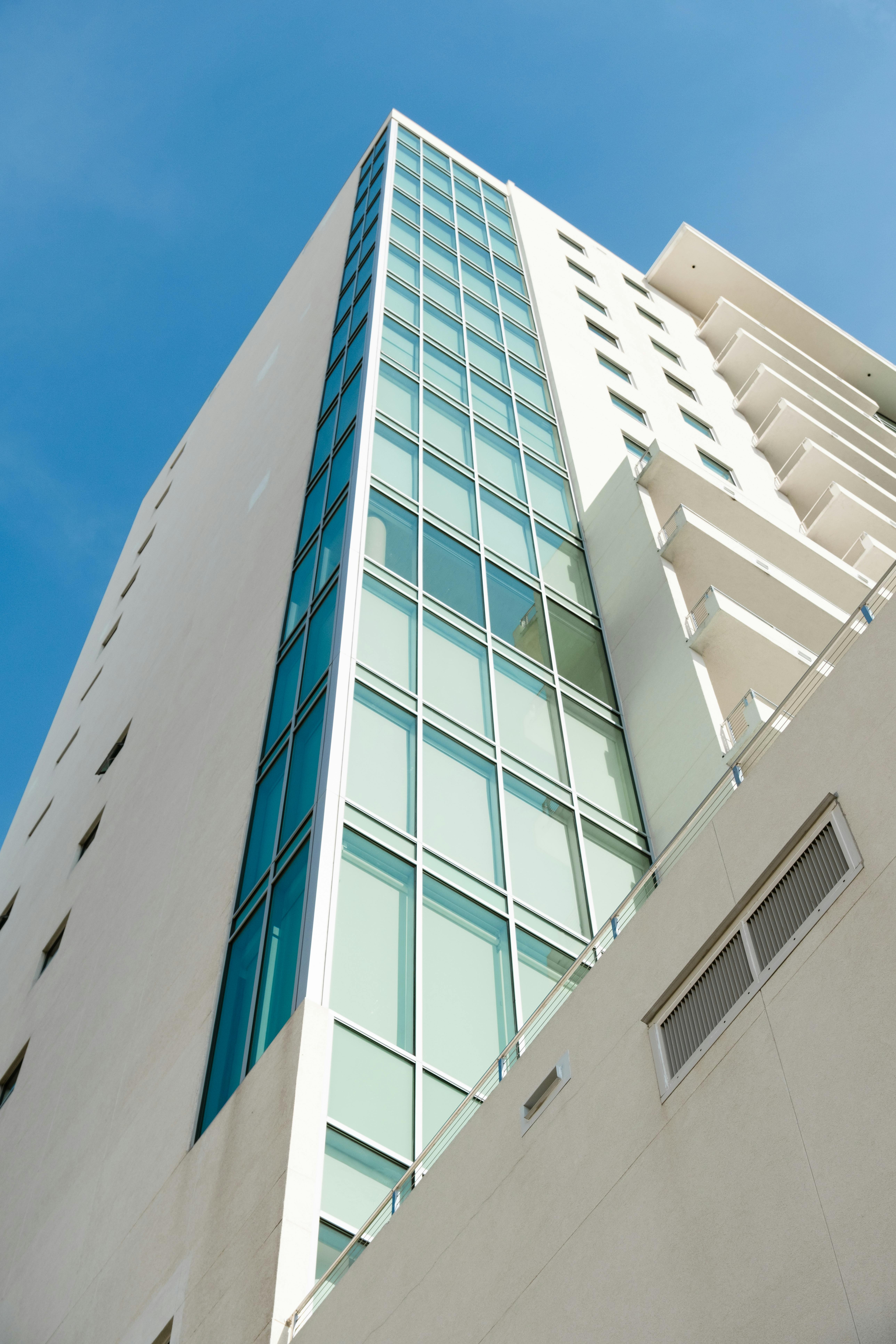 Blue and White Concrete Building · Free Stock Photo