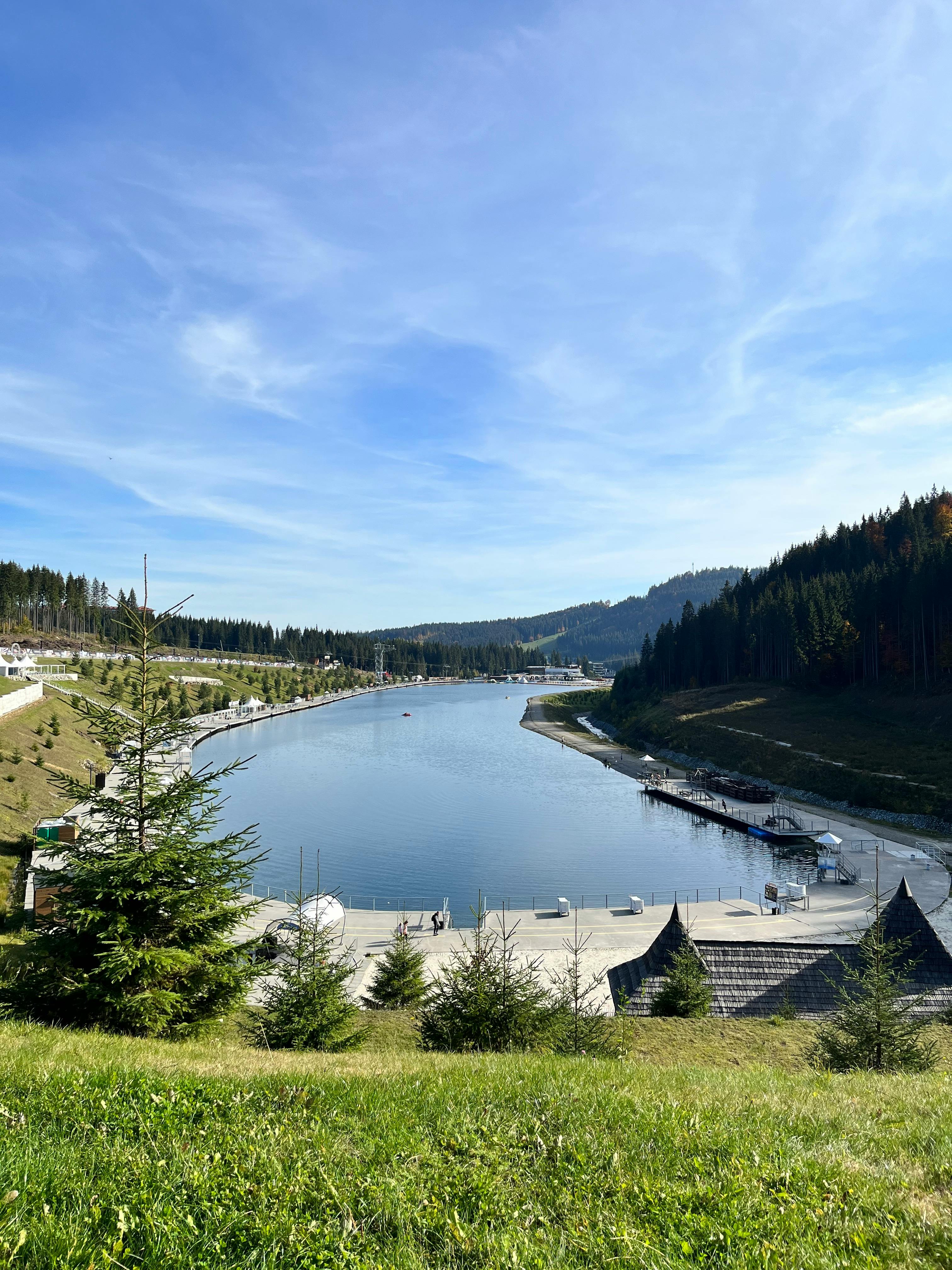 Sunlit Lake in Countryside · Free Stock Photo