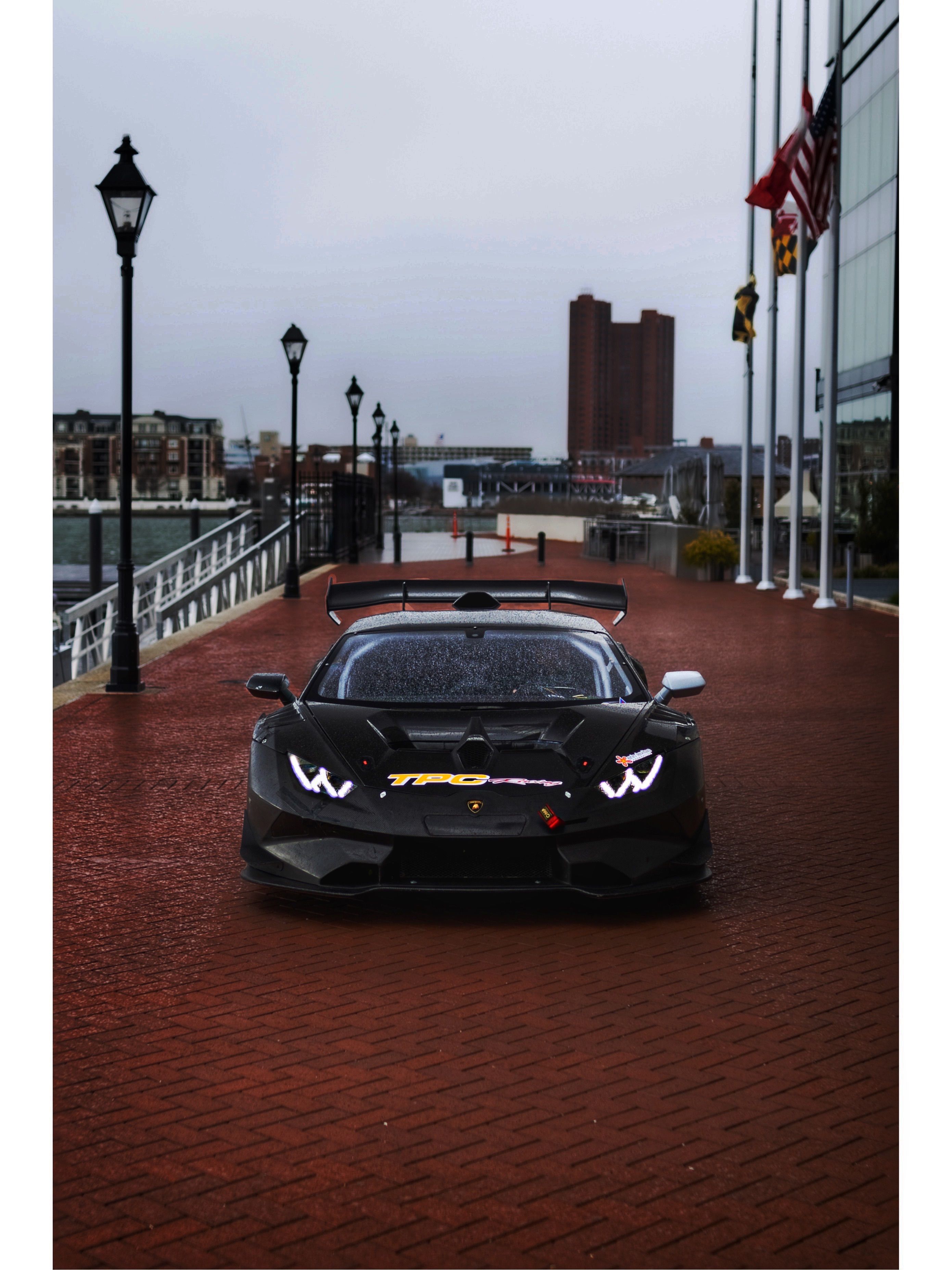 Lamborghini Huracan De Carreras, Color Negro · Foto de stock gratuita