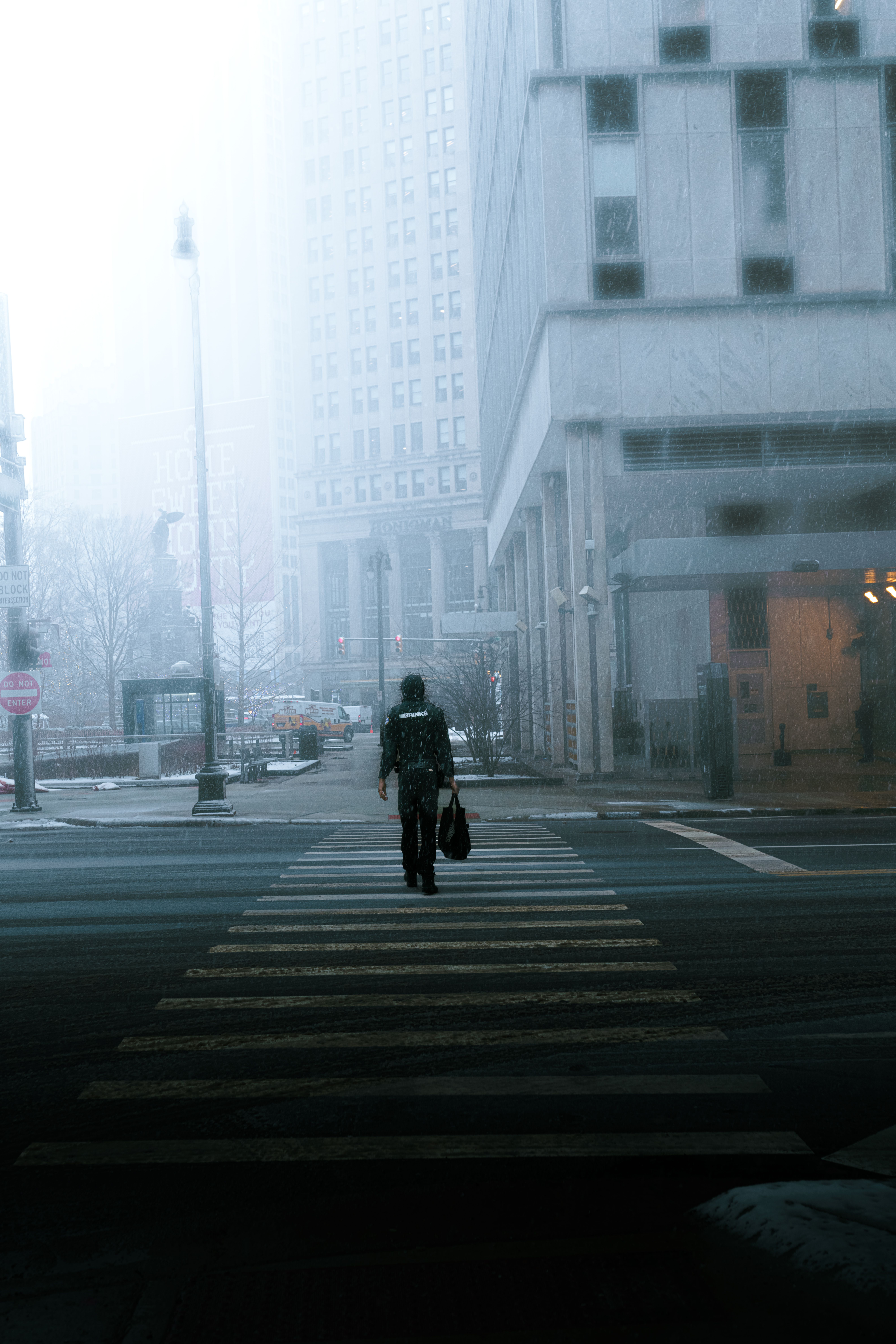 Pedestrian Crossing Street in Detroit, USA · Free Stock Photo