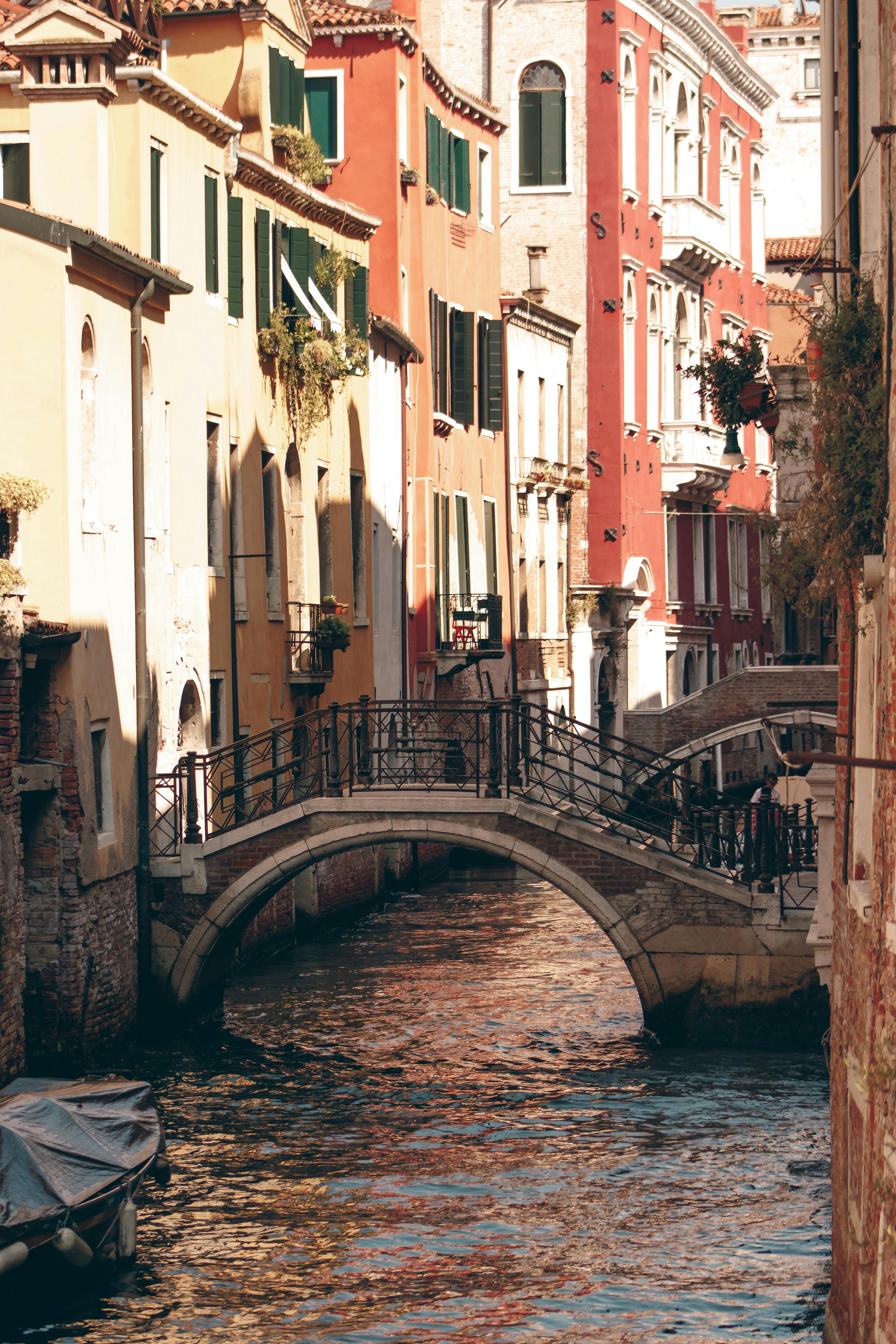 Footbridge over Canal in Venice, Italy · Free Stock Photo