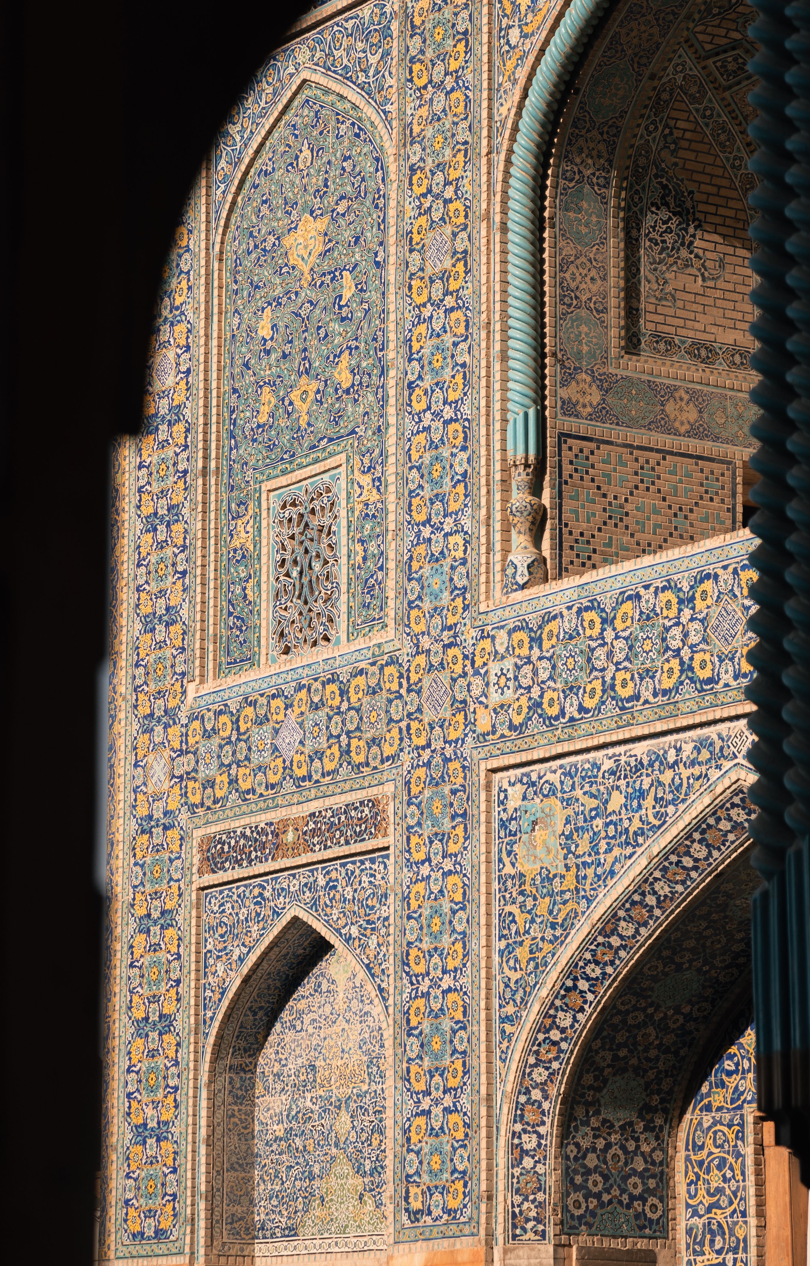 Sunlit Mosaic of Mosque · Free Stock Photo
