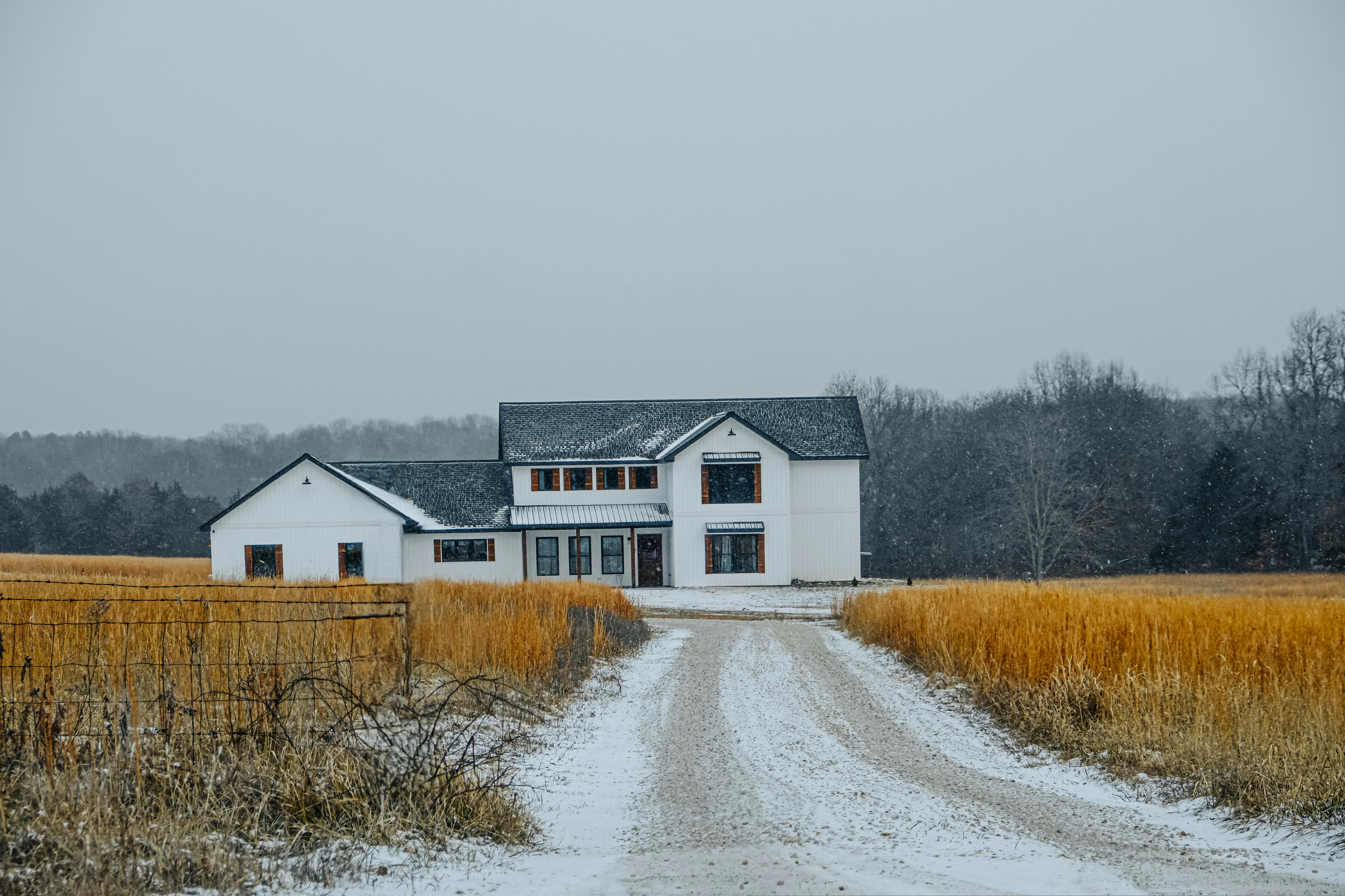 Farm House In Winter Photos, Download The BEST Free Farm House In ...