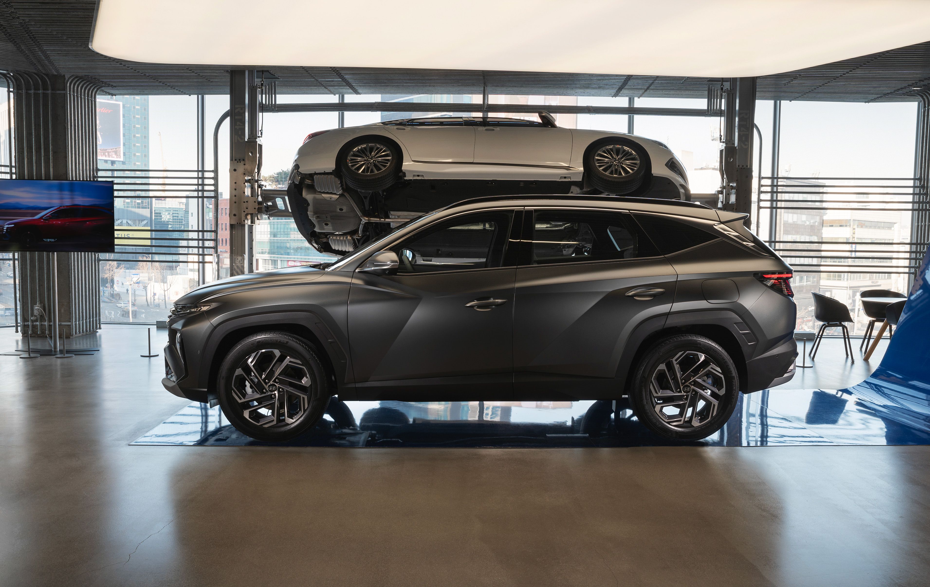 Modern Gray Hyundai Tucson Display in Stylish Studio · Free Stock Photo