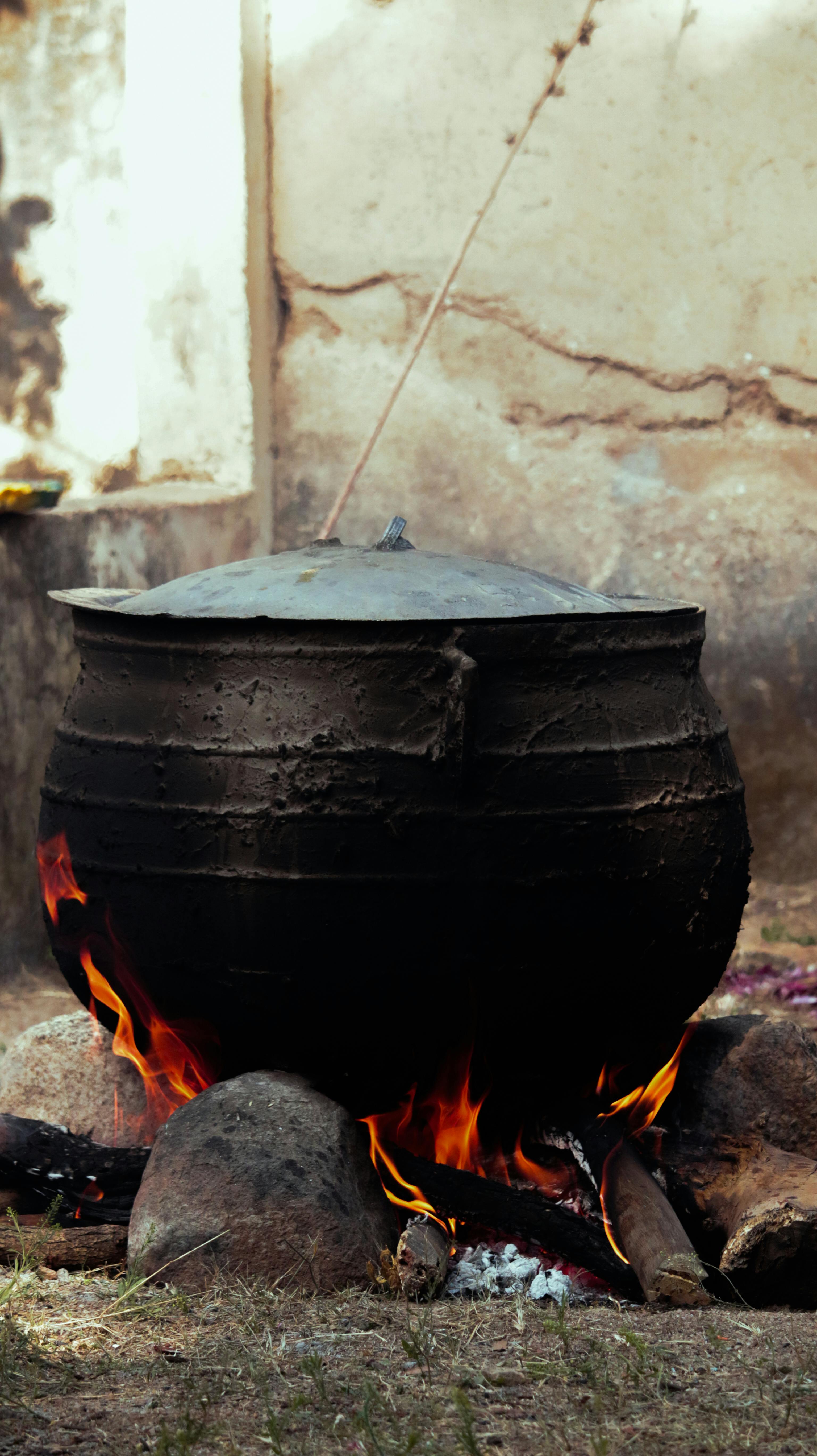 Cauldron on Bonfire · Free Stock Photo