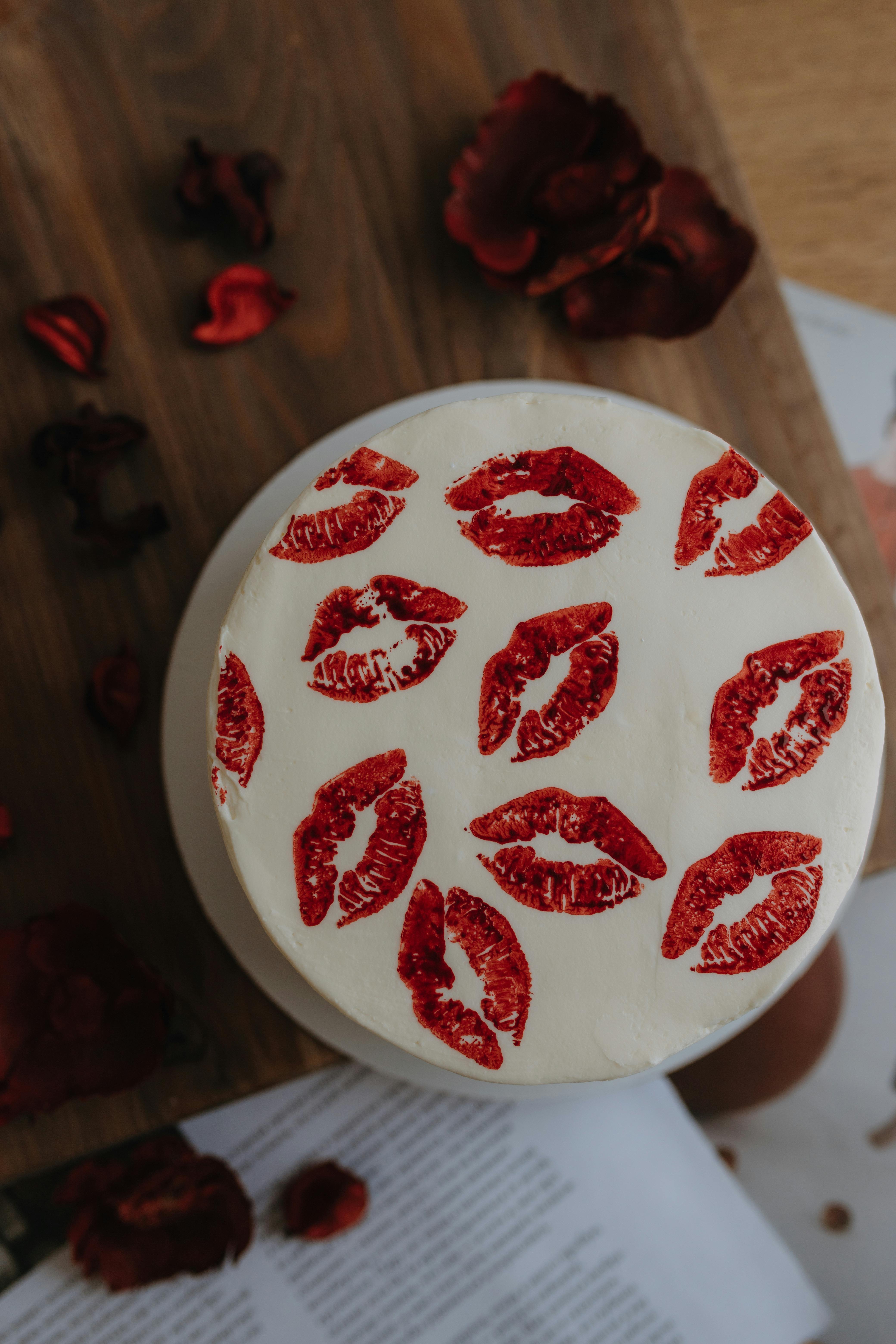 Lipstick Shapes on Cake · Free Stock Photo