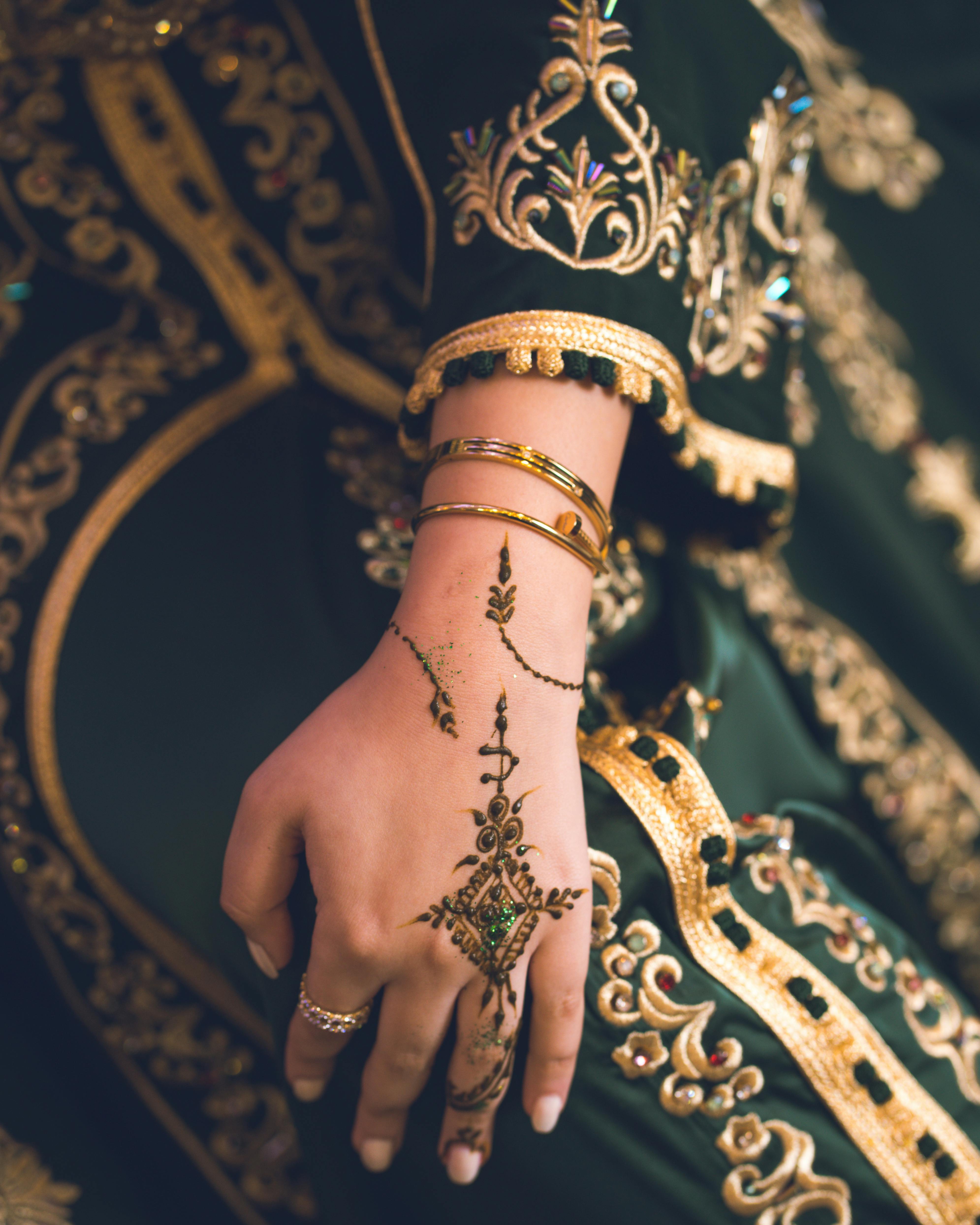 henna hand morocco caftan · Free Stock Photo