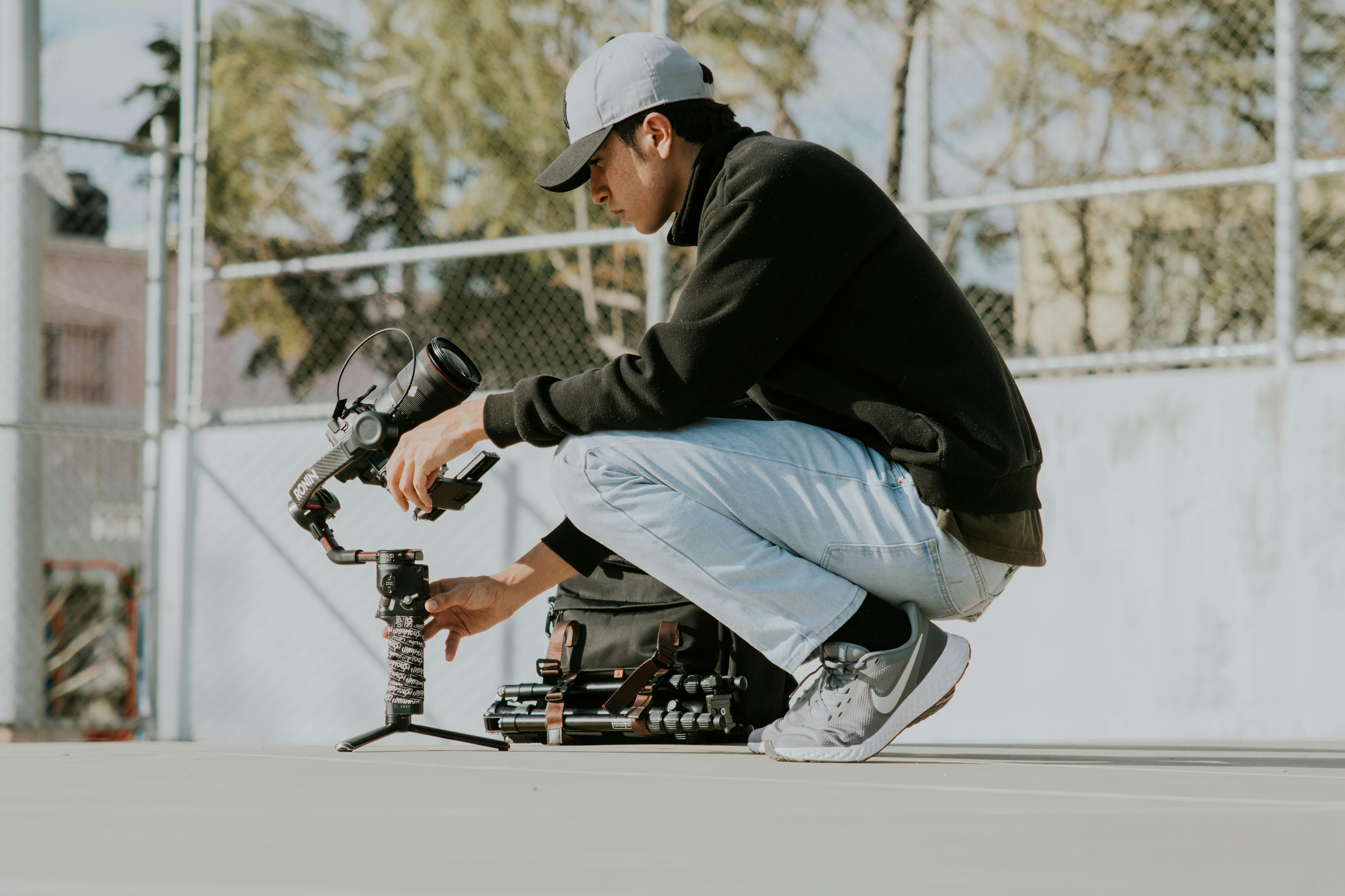 Holding Camera Side Shoot Photos, Download The BEST Free Holding Camera ...