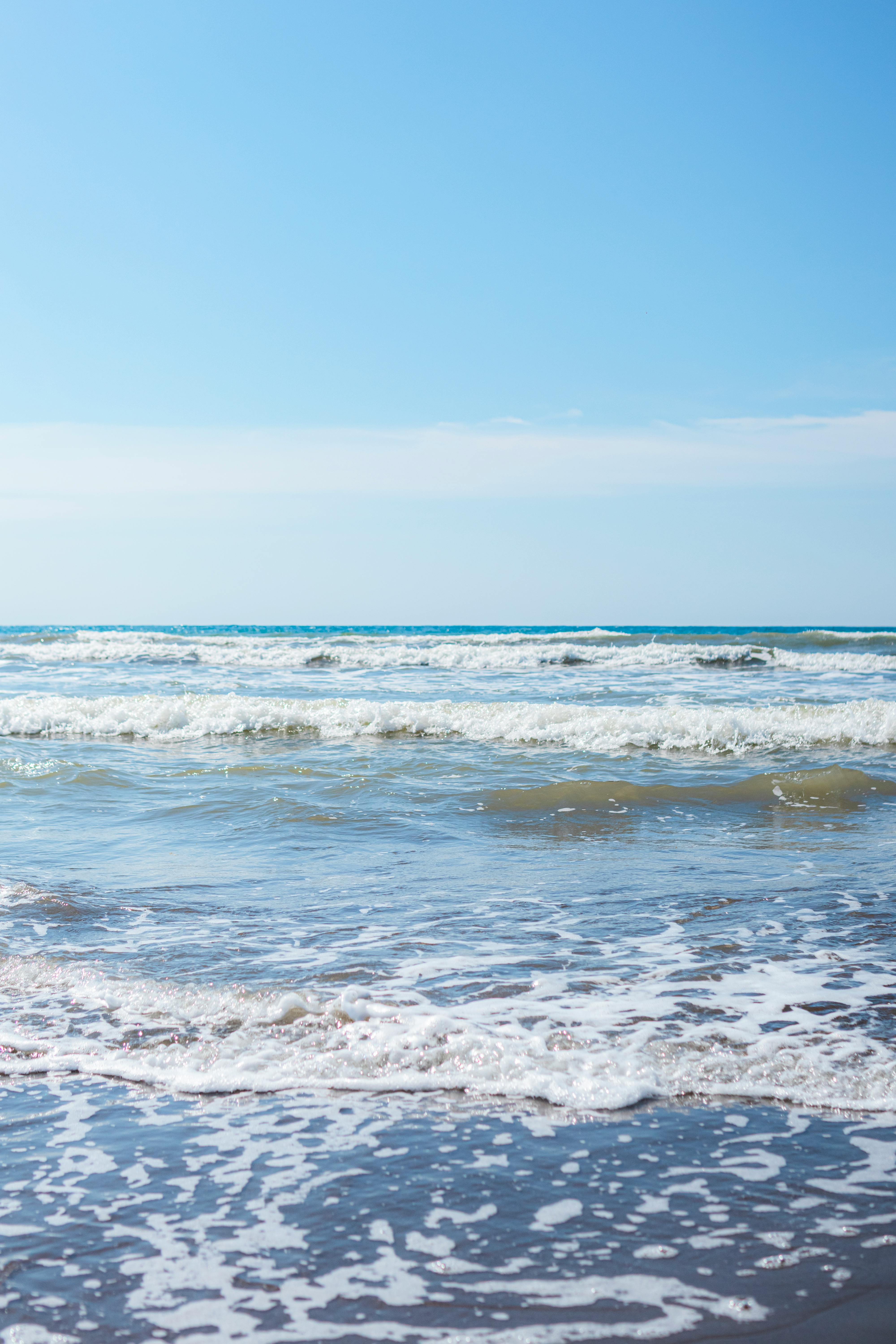 Tidal Waves on the Ocean · Free Stock Photo