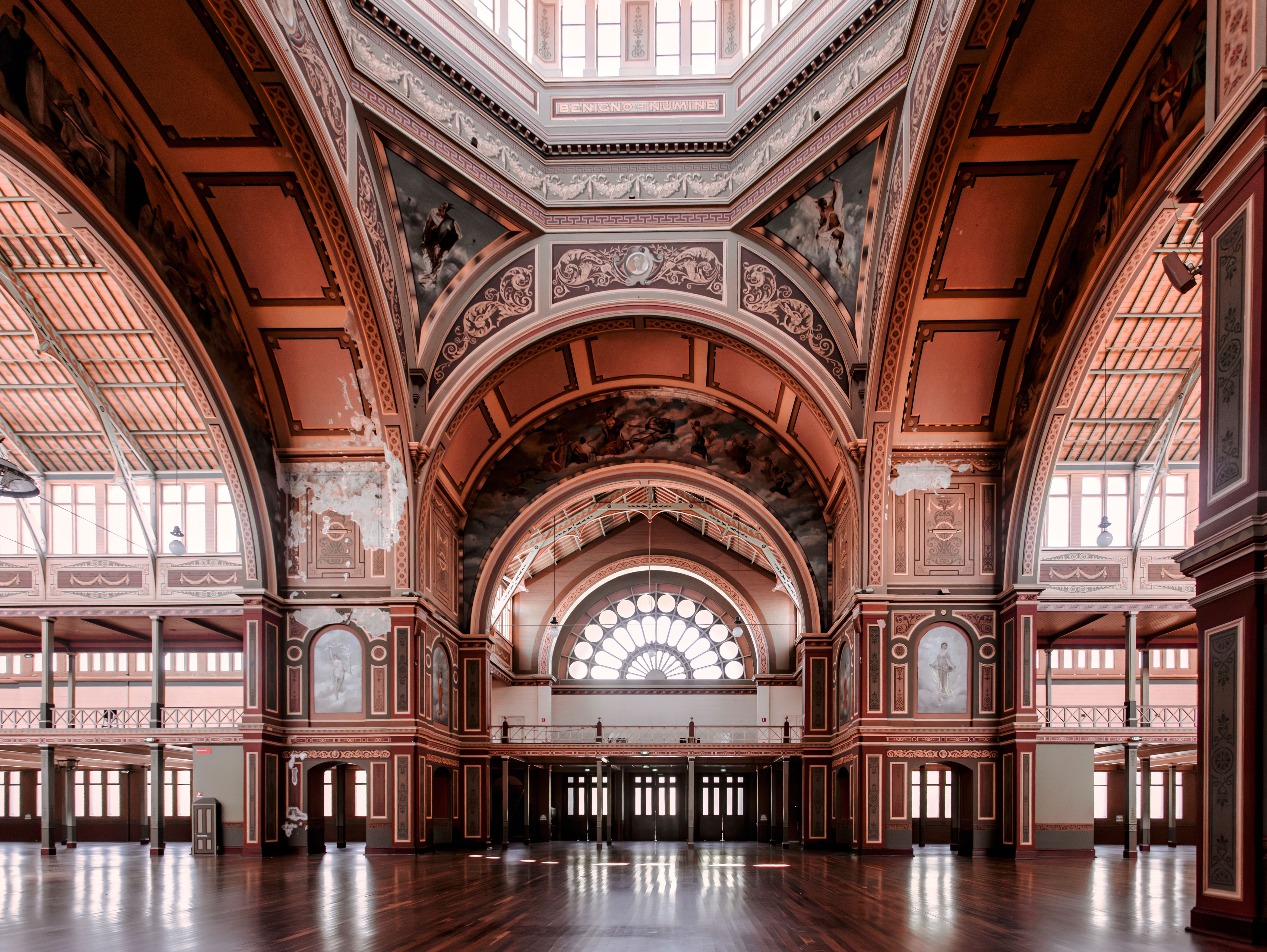 The inside of a large building with a large ceiling · Free Stock Photo
