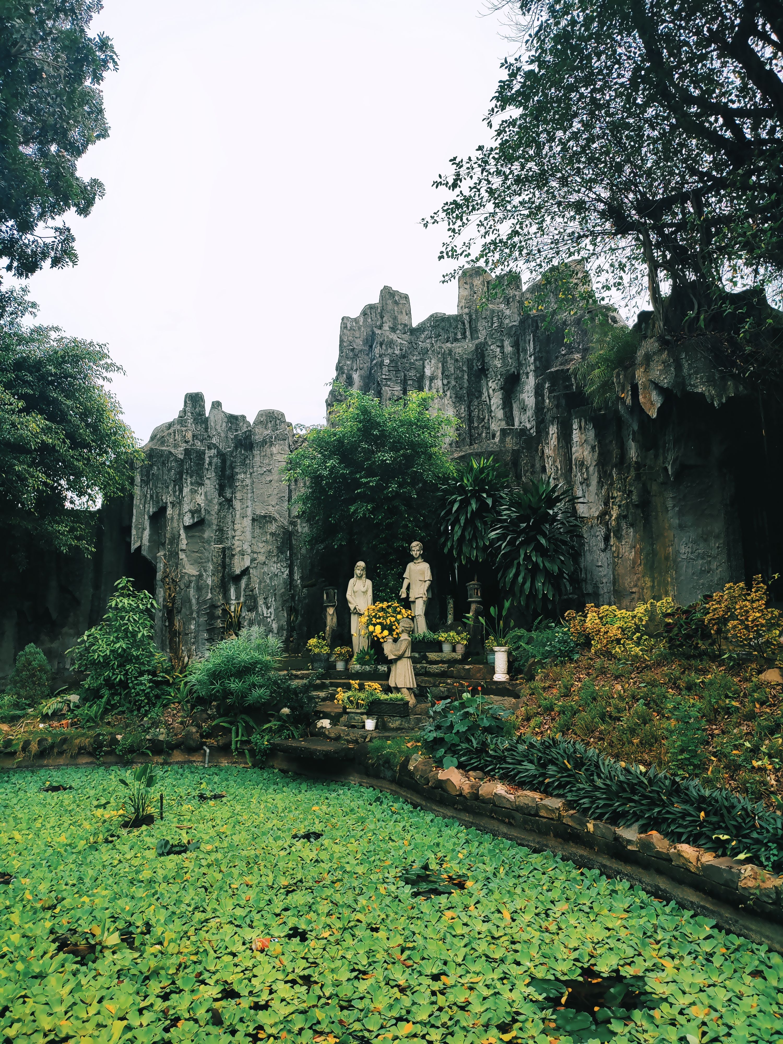 Statues in Forest · Free Stock Photo