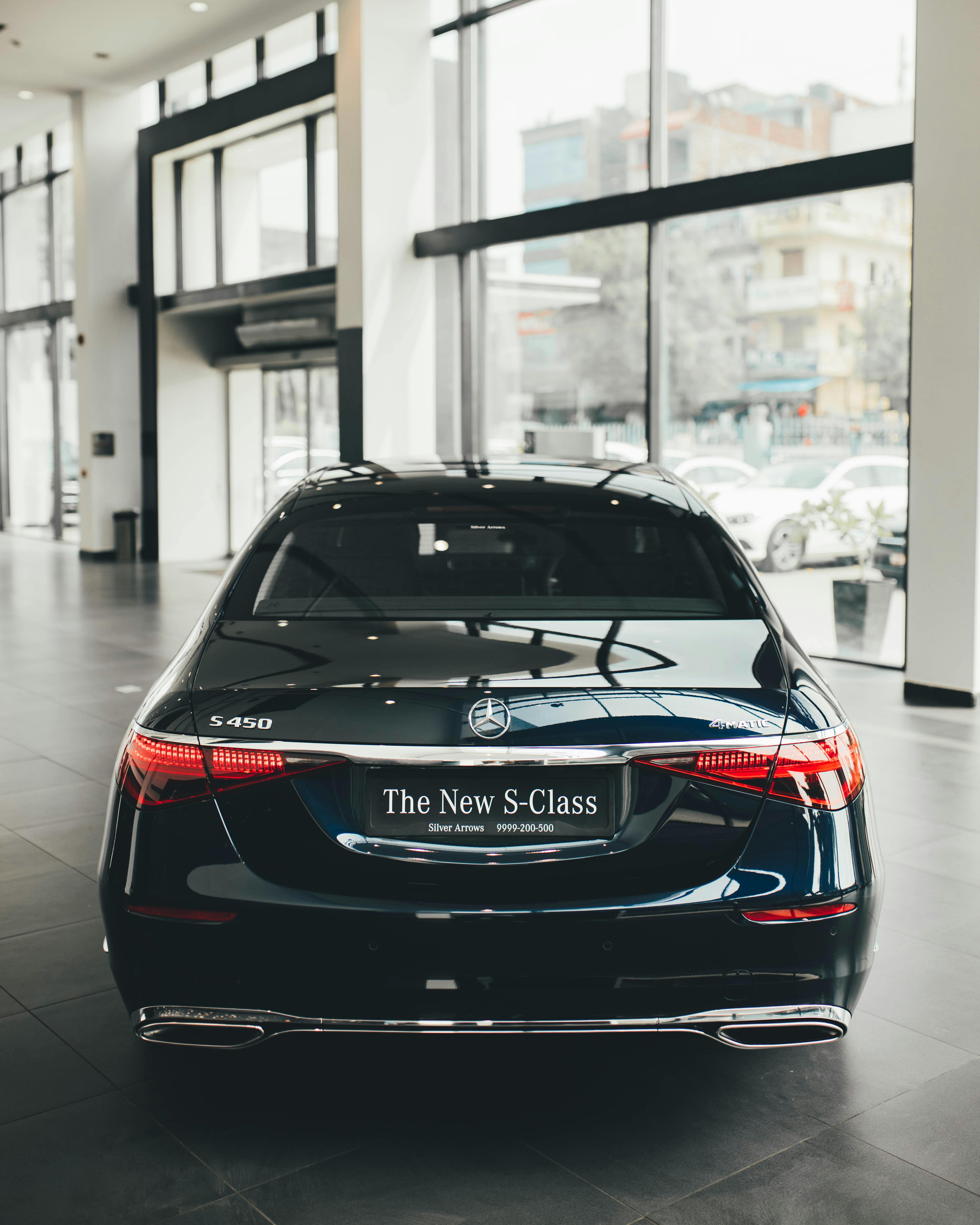 White Mercedes Benz Cars · Free Stock Photo