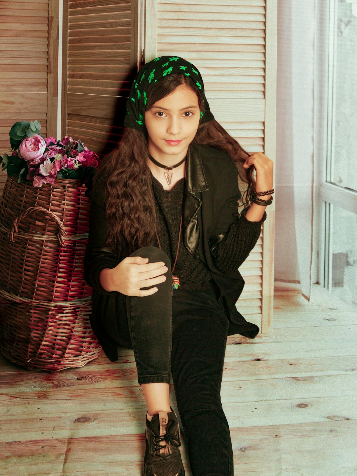 Girl Flowers Photos, Download The BEST Free Girl Flowers Stock Photos ...