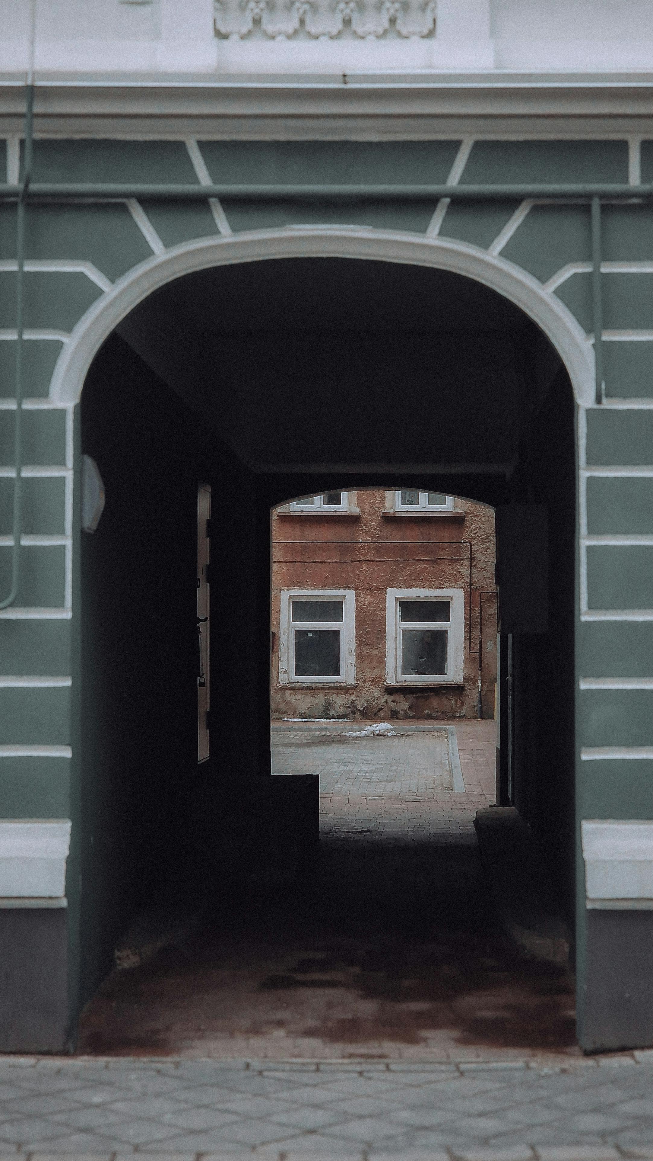 Arch Passage to Yard · Free Stock Photo