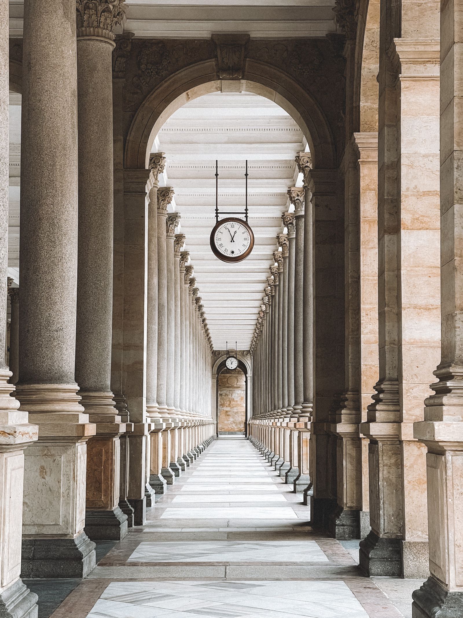Giant Clock Photos, Download The BEST Free Giant Clock Stock Photos ...