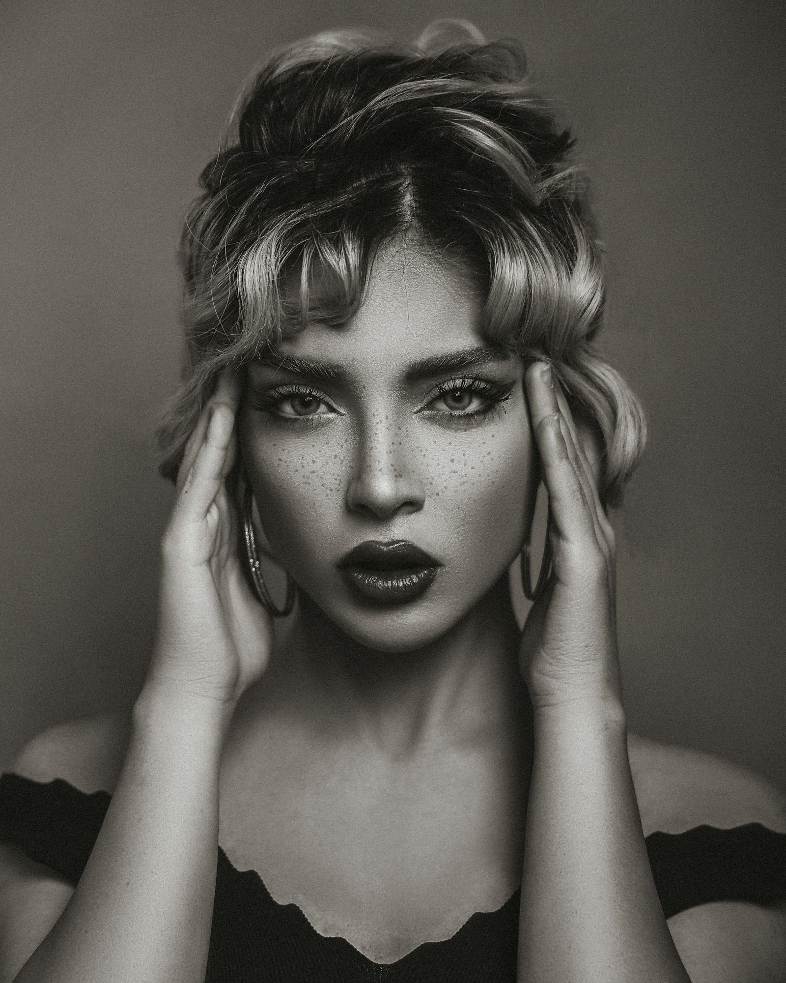 Woman Facing Forward Photos, Download The BEST Free Woman Facing ...