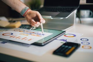spotify basic vs premium: full guide to features & costs