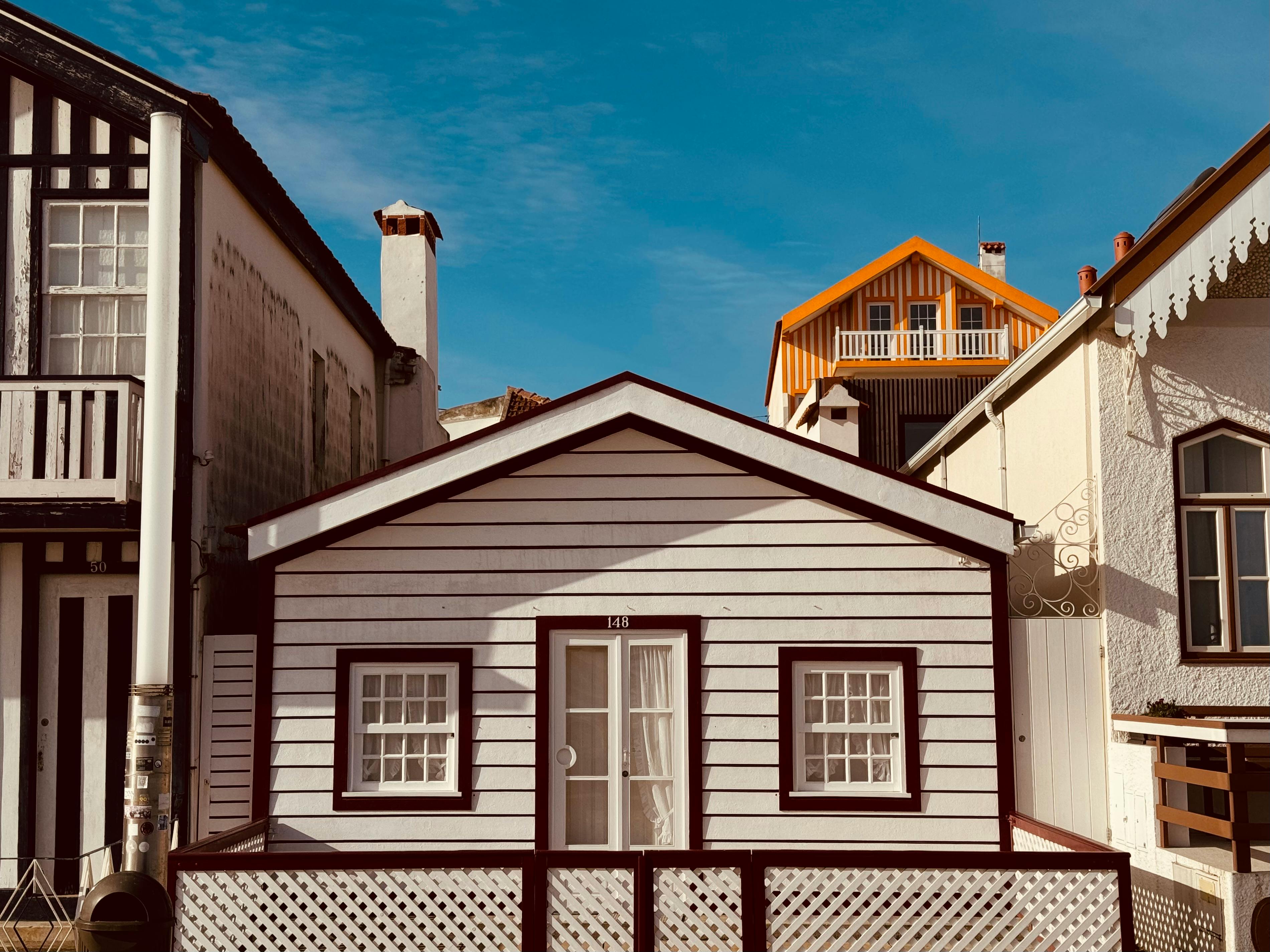 House in Town · Free Stock Photo