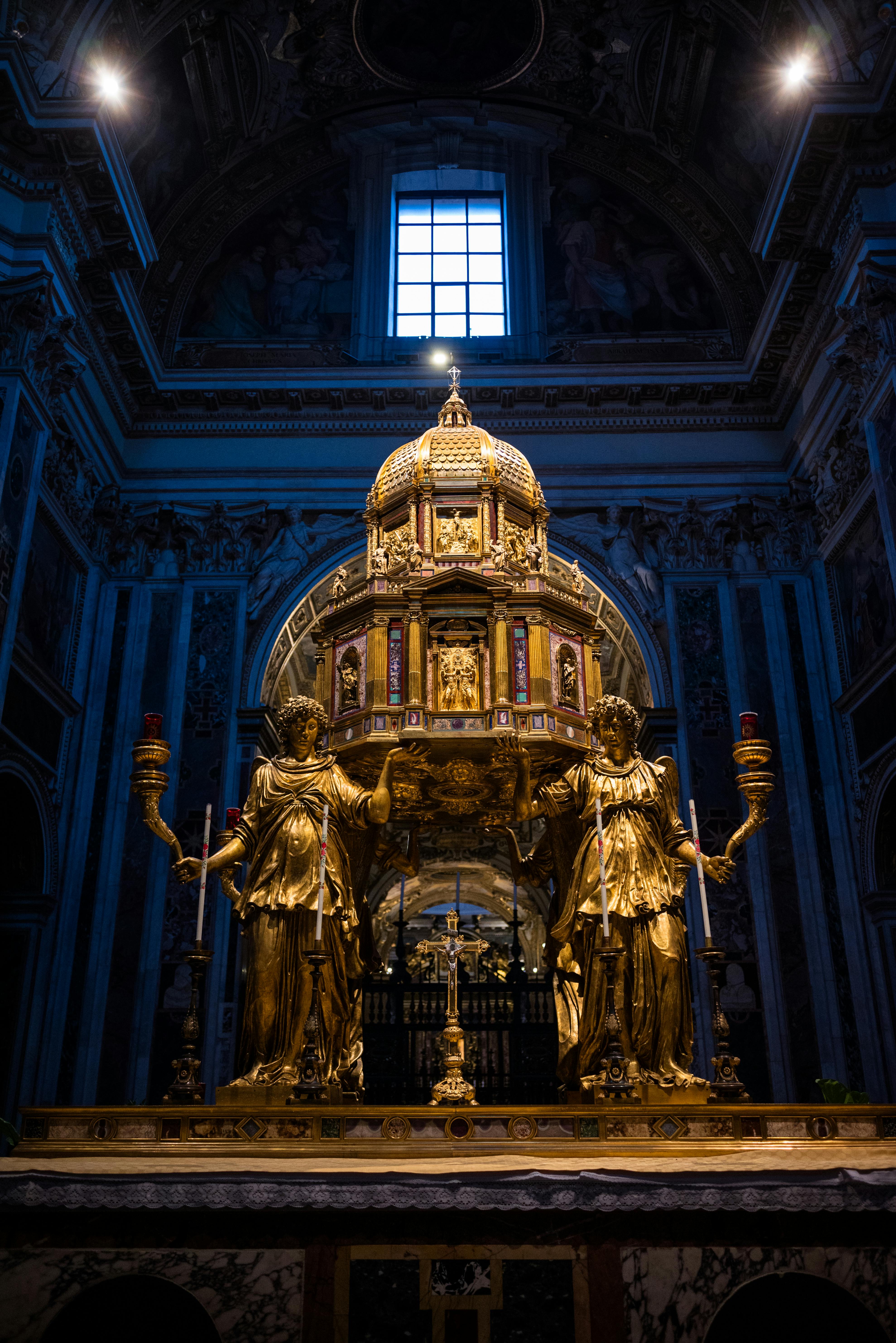 Altar of Sistine Chapel and Oratory of the Nativity in Basilica Santa ...