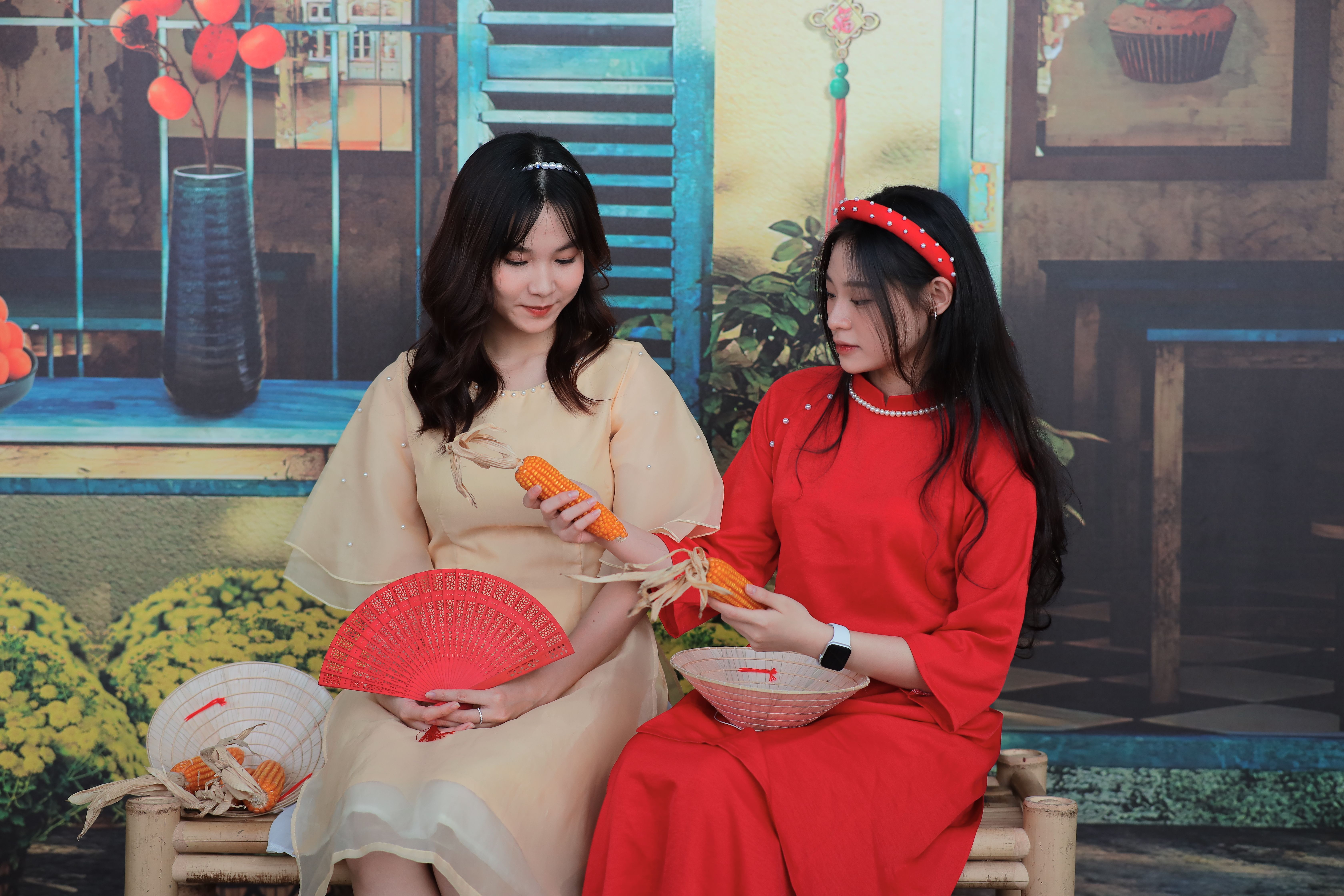 Traditional Woman Photos, Download The BEST Free Traditional Woman ...